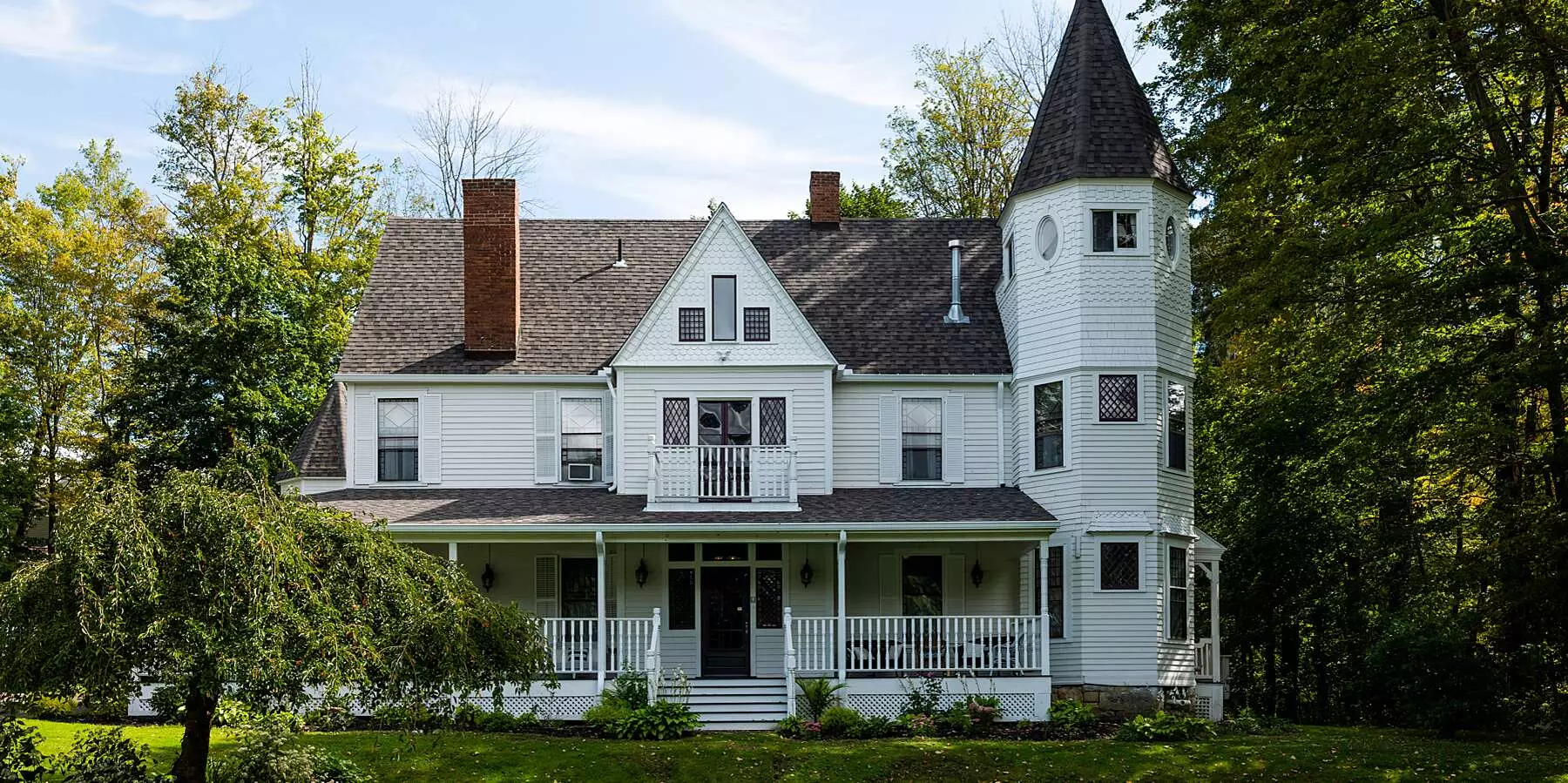 Esta encantadora cidade de Berkshires tem uma nova coleção de pousadas - incluindo uma casa de fazenda de luxo, uma mansão da era vitoriana e um restaurante da fazenda à mesa