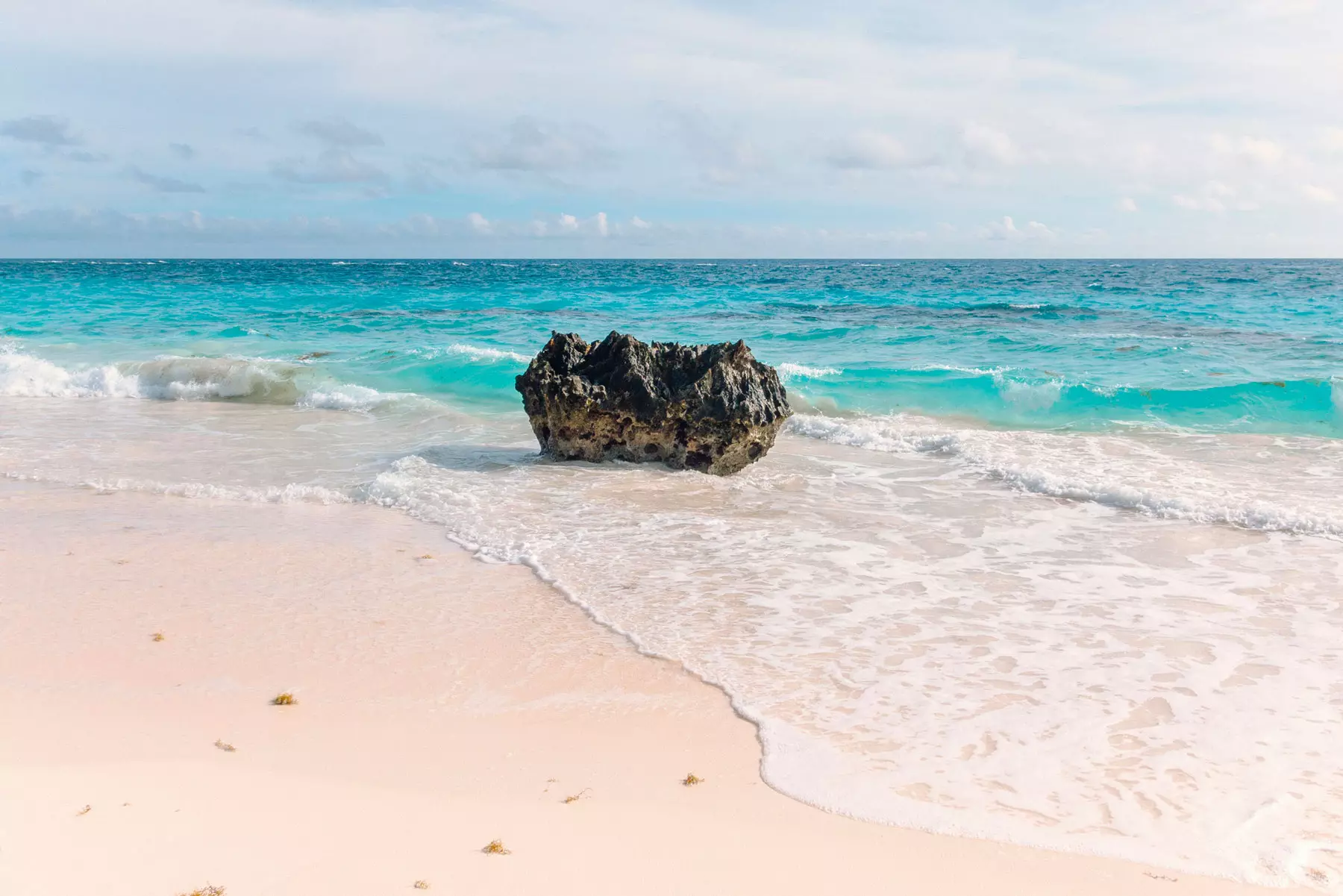 Isihlabathi esipinki i-Elbow Beach, ePaget Parish, eBermuda.