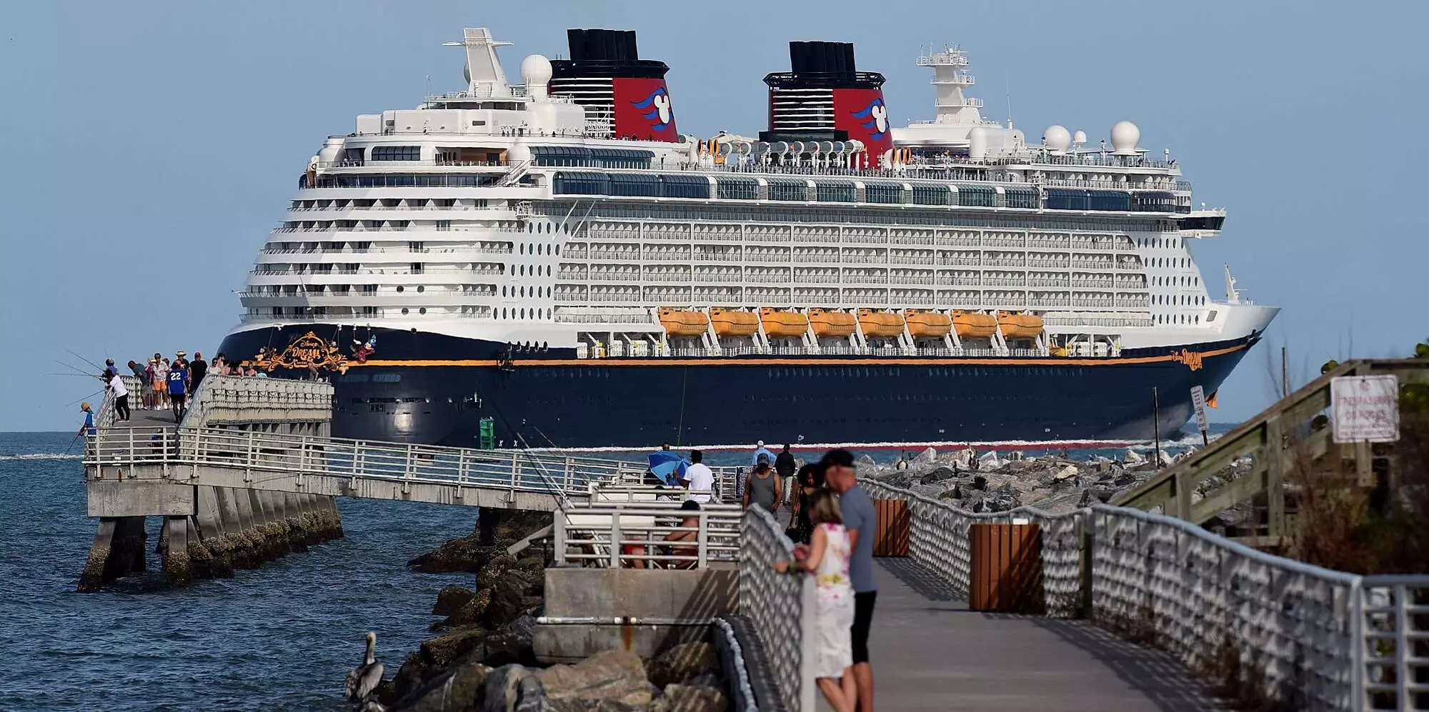 Disney Cruise Line lykkää koepurjehdusta sen jälkeen, kun miehistön COVID-19-testit olivat positiivisia