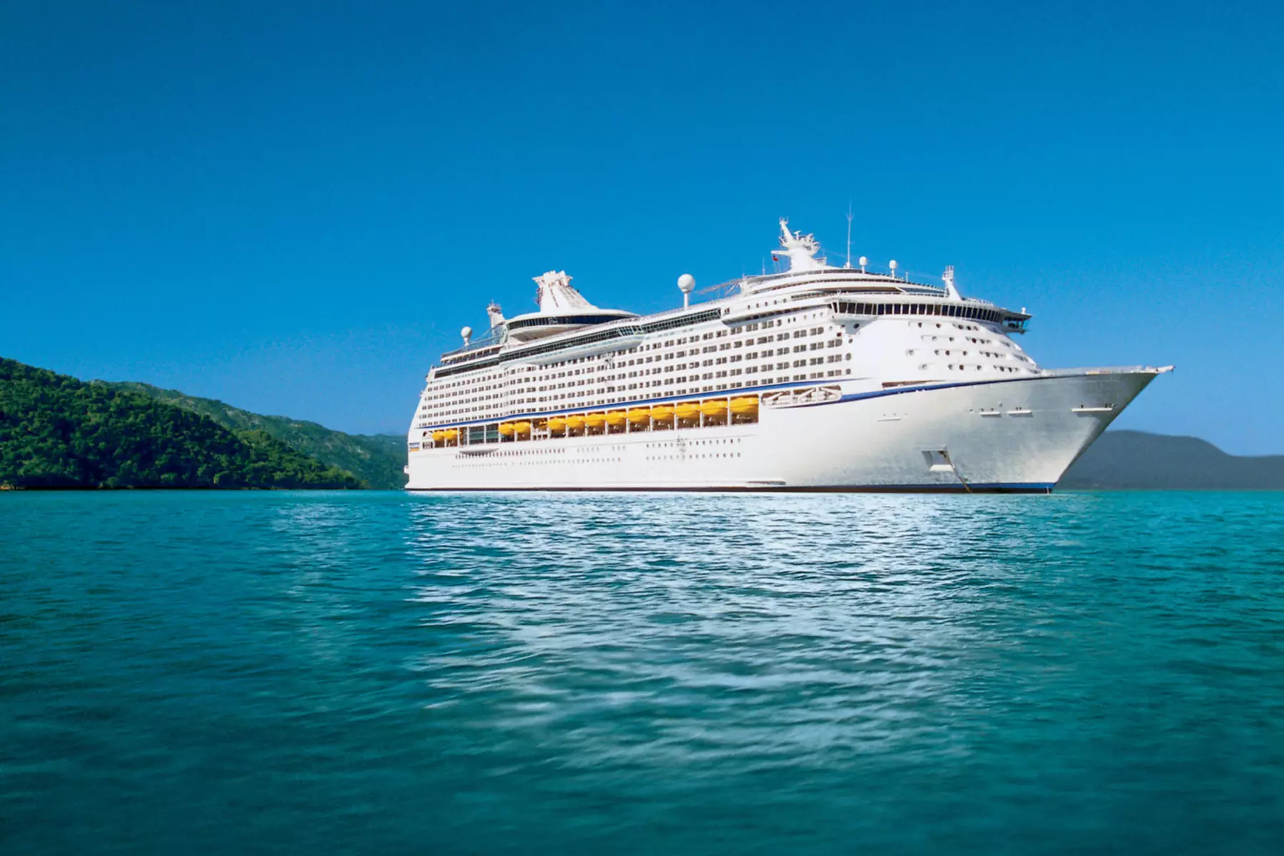 เรือสำราญ Adventure of the Seas ล่องเรือใกล้ Labadee