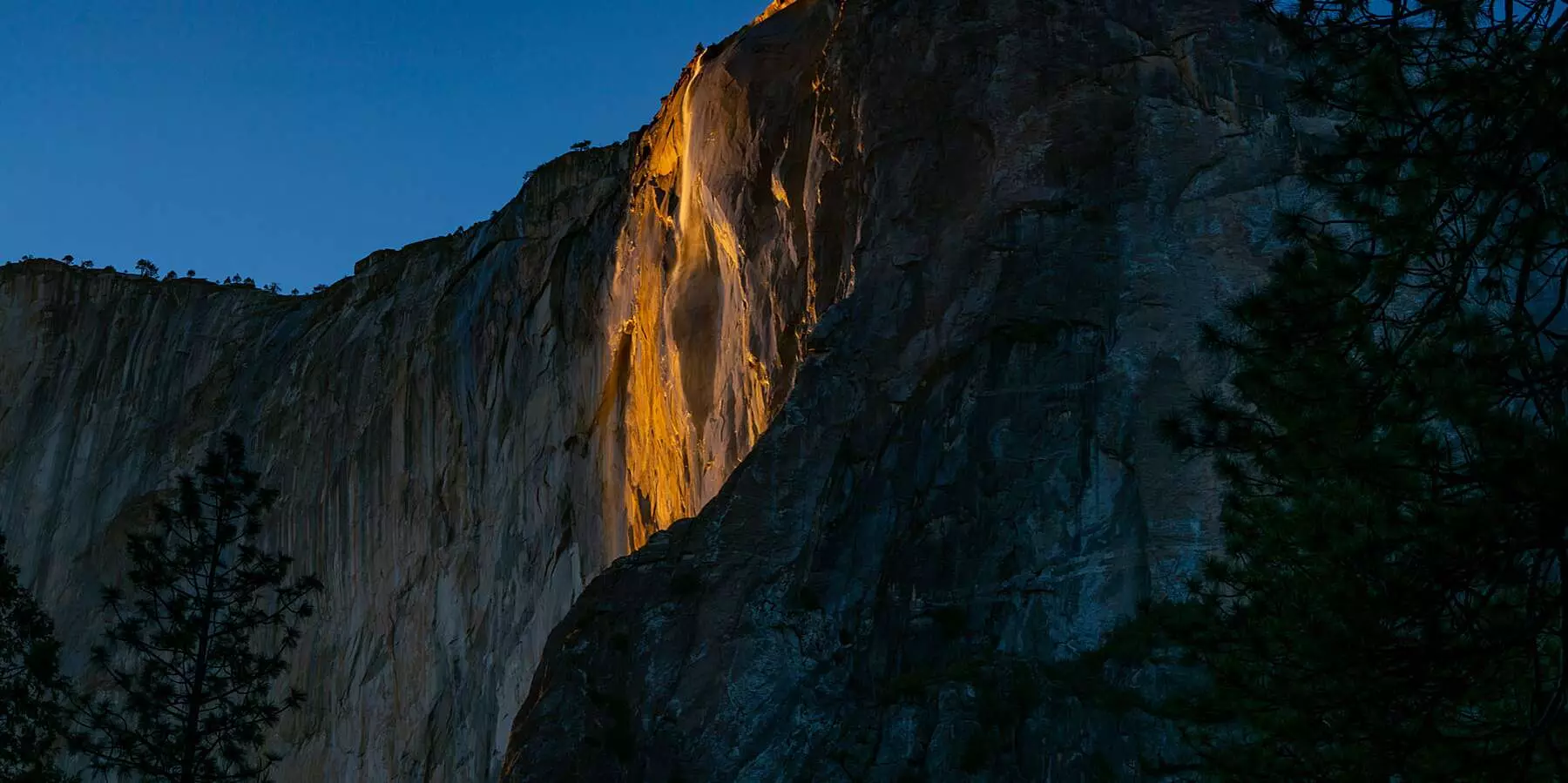 Firefall è un fenomeno naturale che sembra lava che scorre dal Parco Nazionale di Yosemite: come vederlo