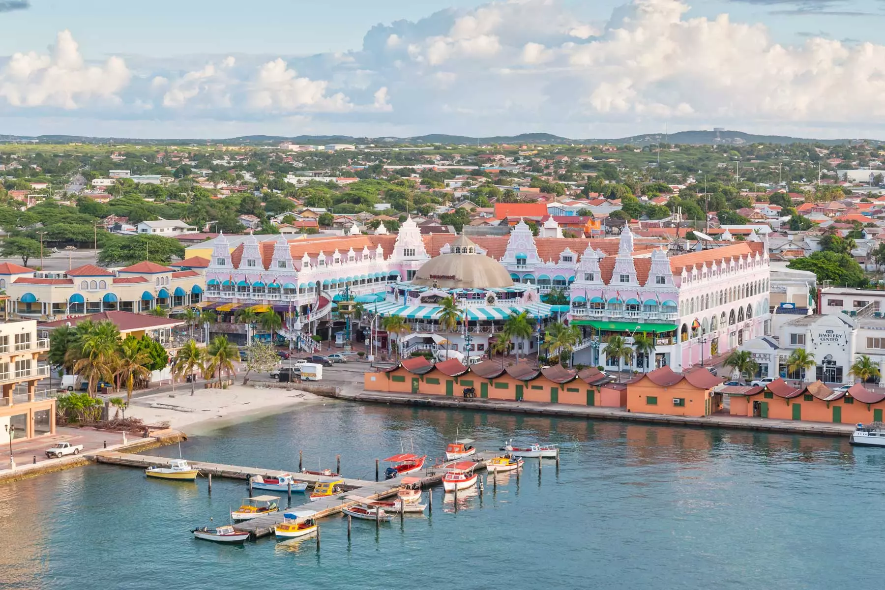 Pelabuhan di Oranjestad, di Aruba