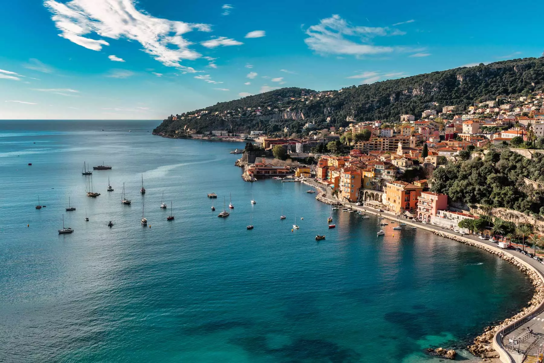 फ्रान्समा कोटे डी'अजुर, फ्रेन्च रिभिएरामा Villefranche Sur Mer को दृश्य।