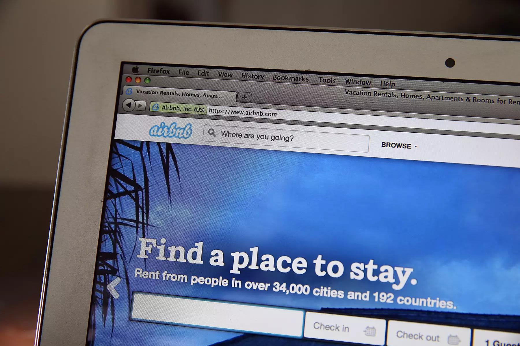 El sitio web de Airbnb se muestra en una computadora portátil el 21 de abril de 2014 en San Anselmo, California.