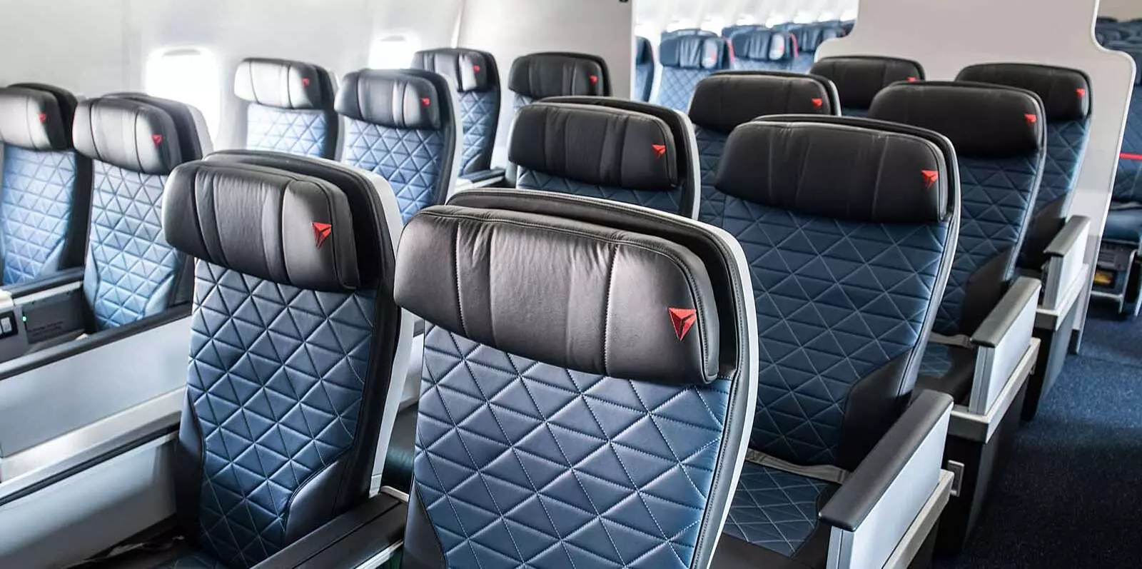 Delta, United, Asmeskas, Southwest Extend Elite Status thiab nquag-flier Perks Vim Coronavirus