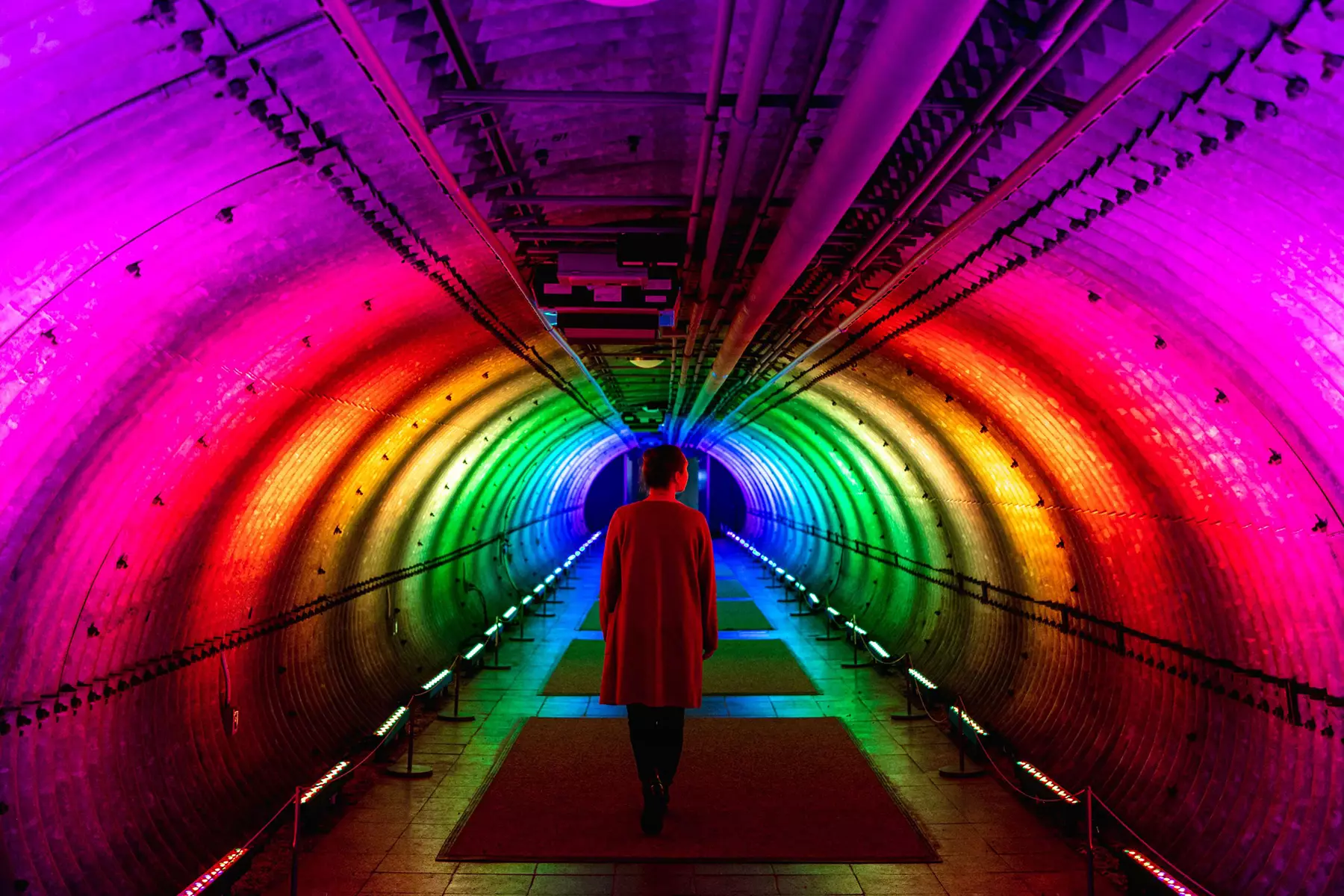 Un caleidoscopico tunnel di luci al The Orchid Show, il Kaleidoscope di Jeff Leatham