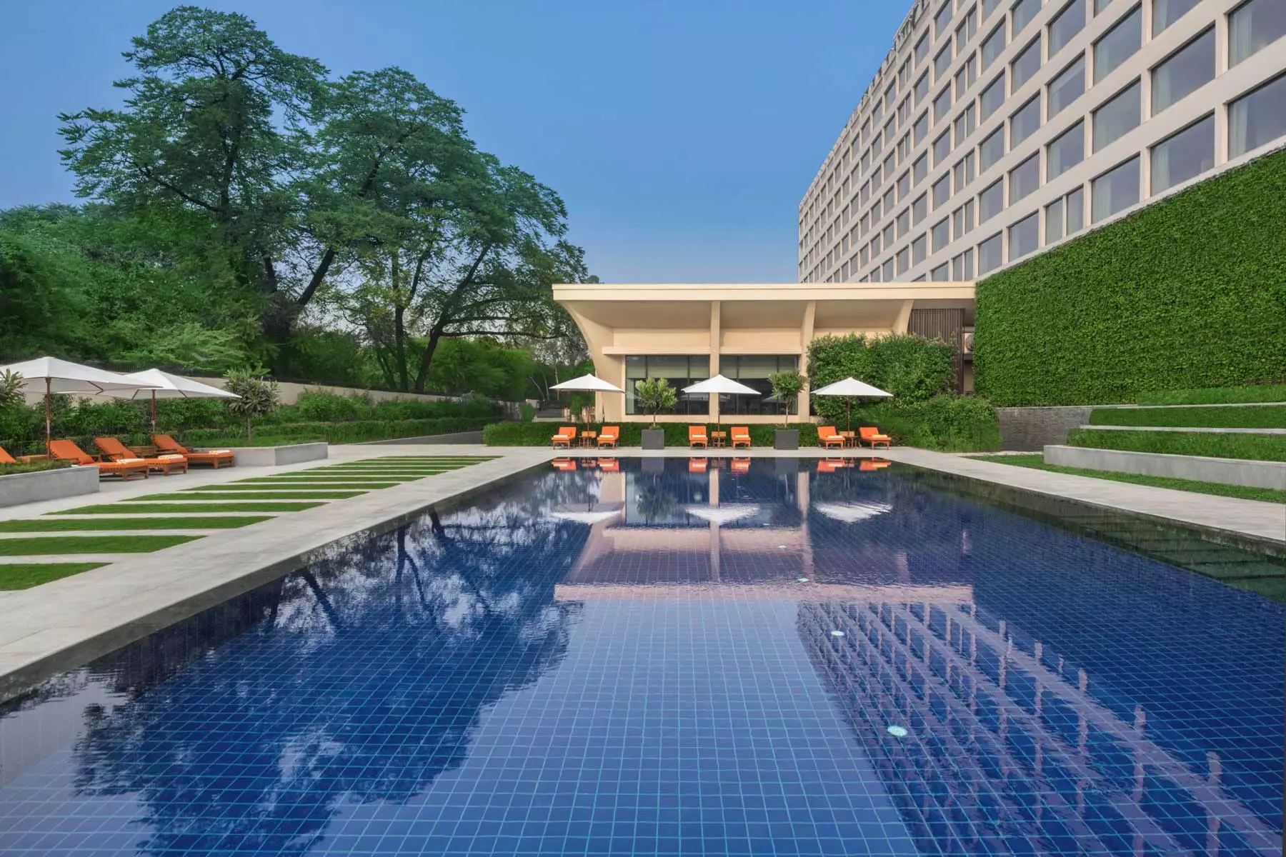 Hồ bơi ở Oberoi, New Delhi, được bình chọn là một trong những khách sạn tốt nhất thế giới