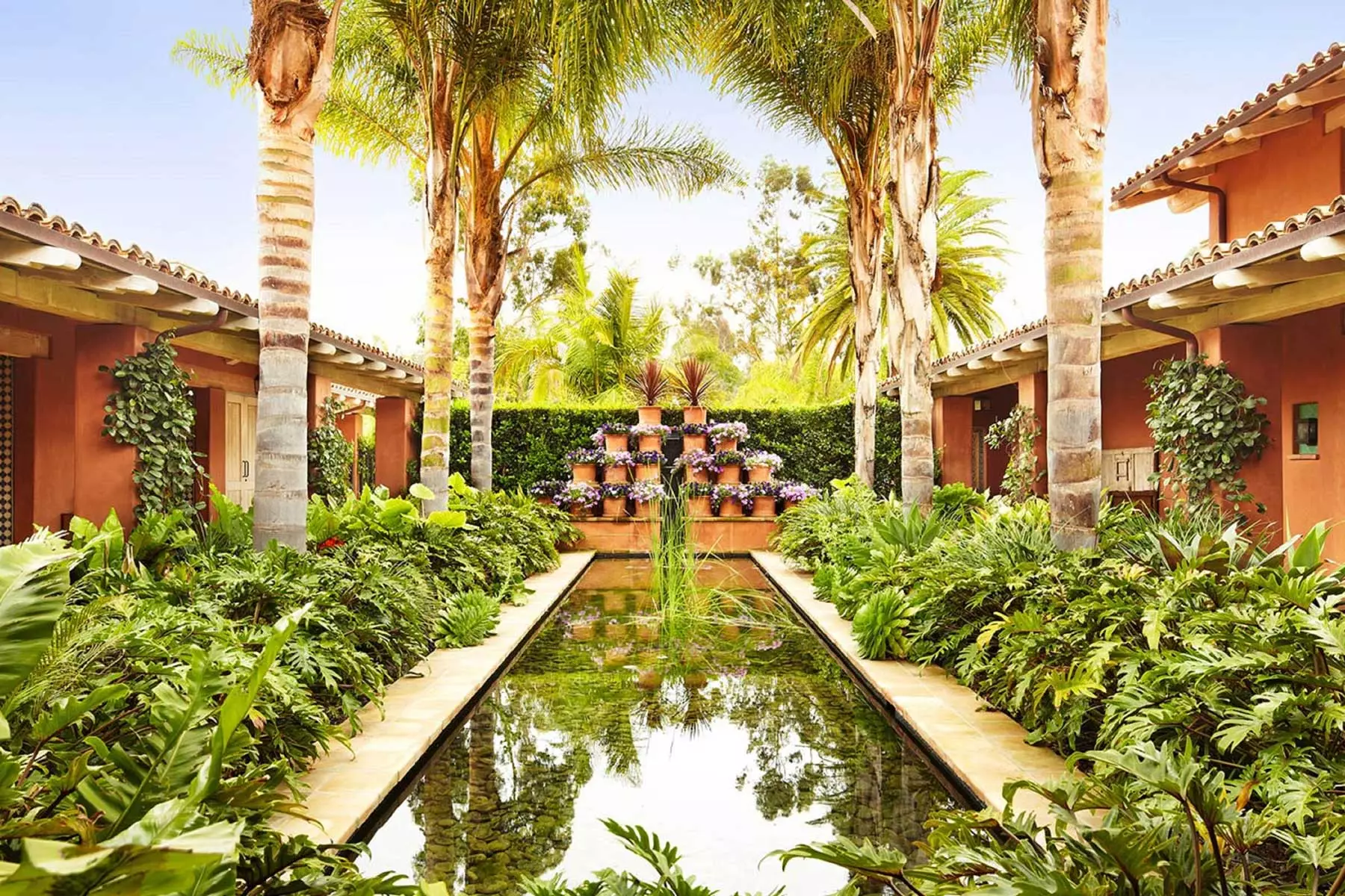 Patio do balneario de Racho Valencia, elixido como un dos mellores hoteis do mundo