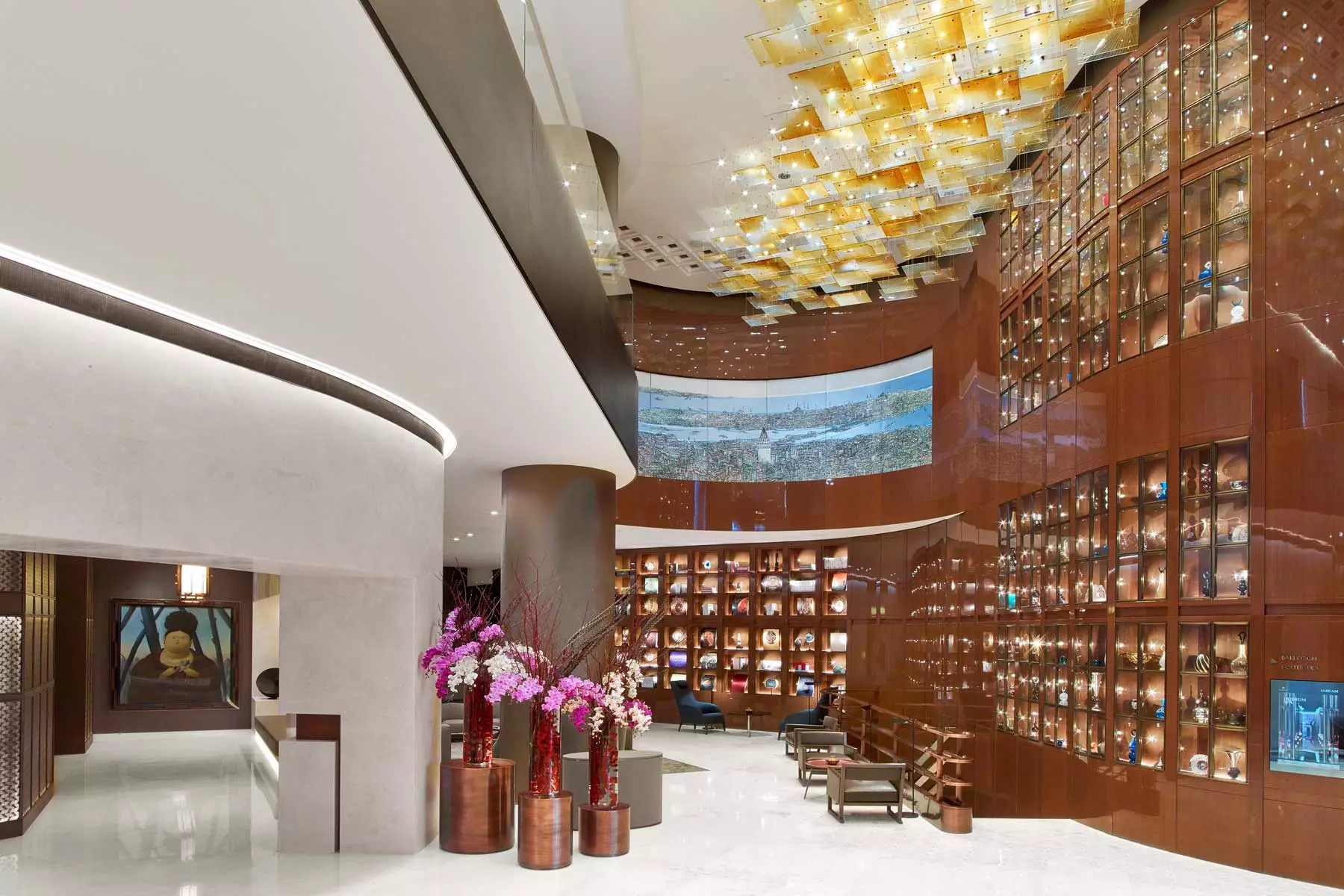 اللوبي في فندق St Regis Istanbul ، تم التصويت عليه كأحد أفضل الفنادق في العالم