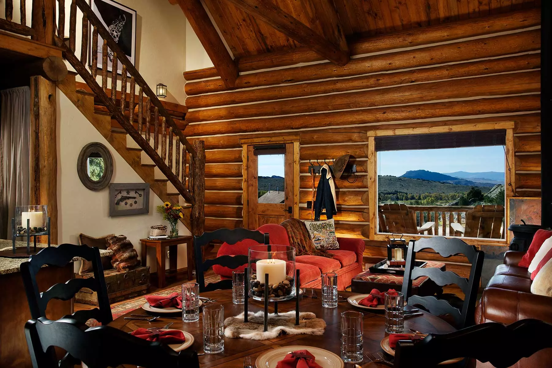 Area panedhaan ing kabin ing The Lodge & Spa ing Brush Creek Ranch, milih salah sawijining hotel paling apik ing donya.