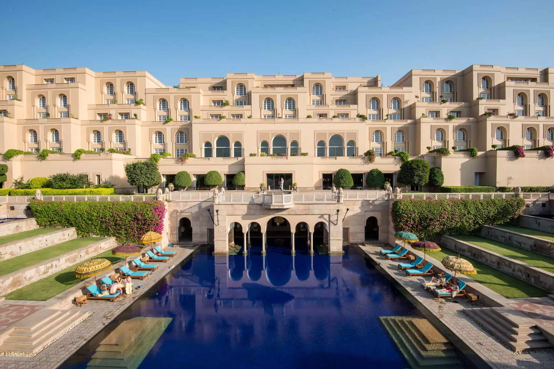 Vista exterior de The Oberoi Amarvilas, votat com un dels millors hotels del món