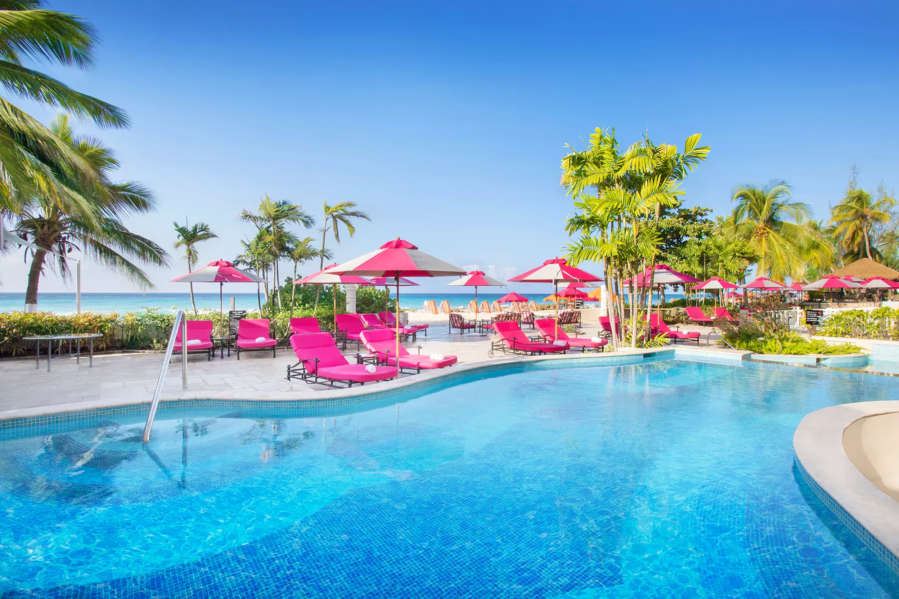 Ọdọ mmiri dị na O2 Beach Club & Spa na Barbados