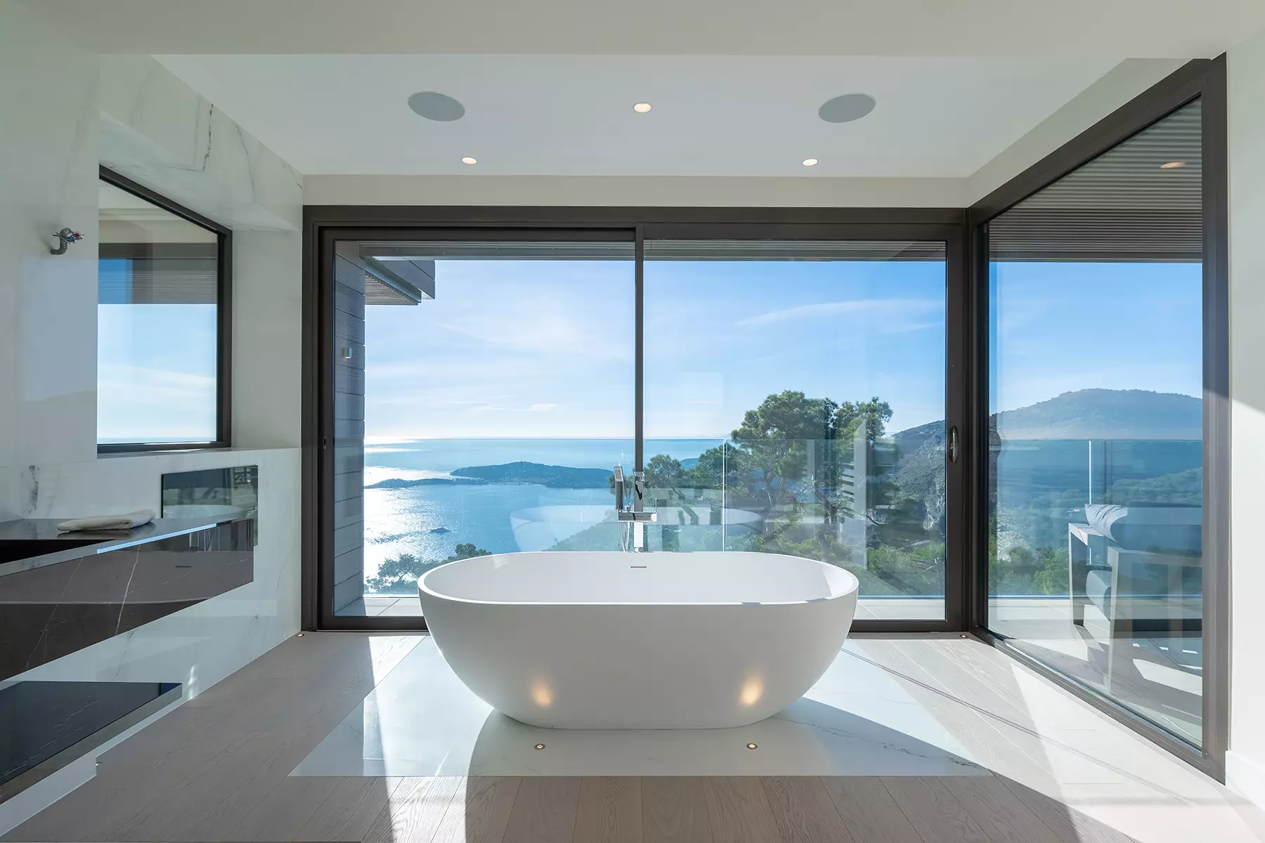 Vista da un bagno a La Maison vue de Saint Jean nel sud della Francia