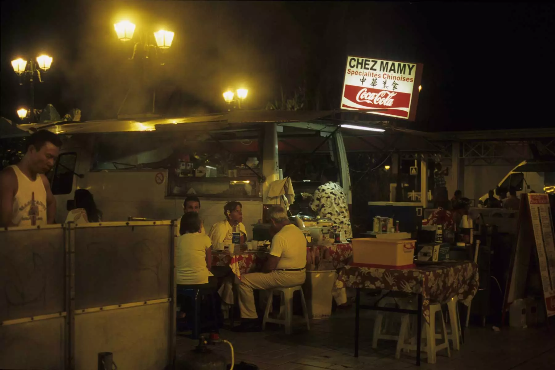 Papeete, Tahiti, Society Archipelago, Fransız Polinezyası'ndaki sokak restoranı -