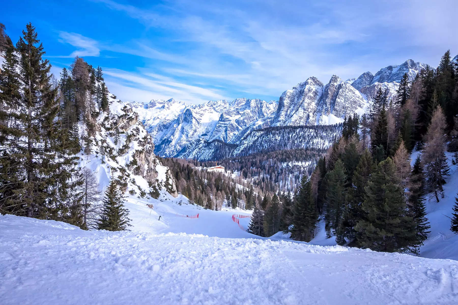 Vetrarlandslag í Dolomites á Cortina D'Ampezzo skíðasvæðinu á Ítalíu
