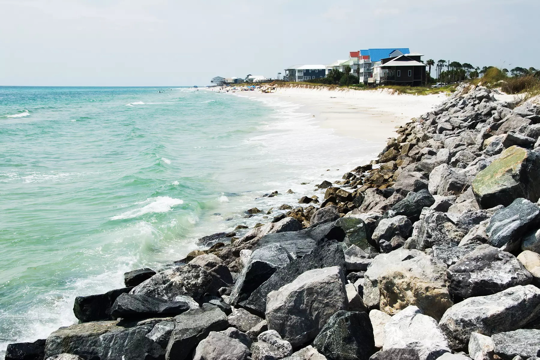 Plazhi i Florida në SHBA në Port St Joe dhe Cape San Blas në një ditë të bukur vere me diell.