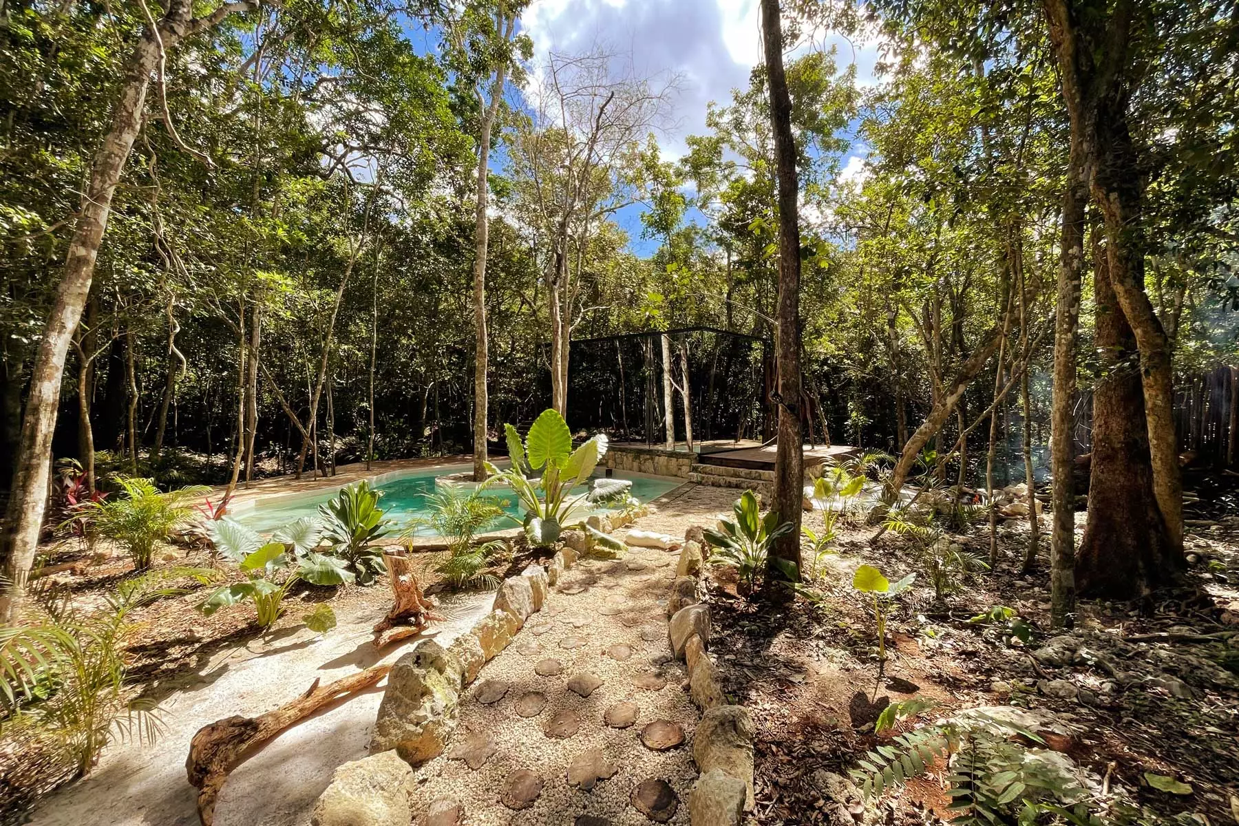 Ụlọ Mirror Airbnb na Tulum