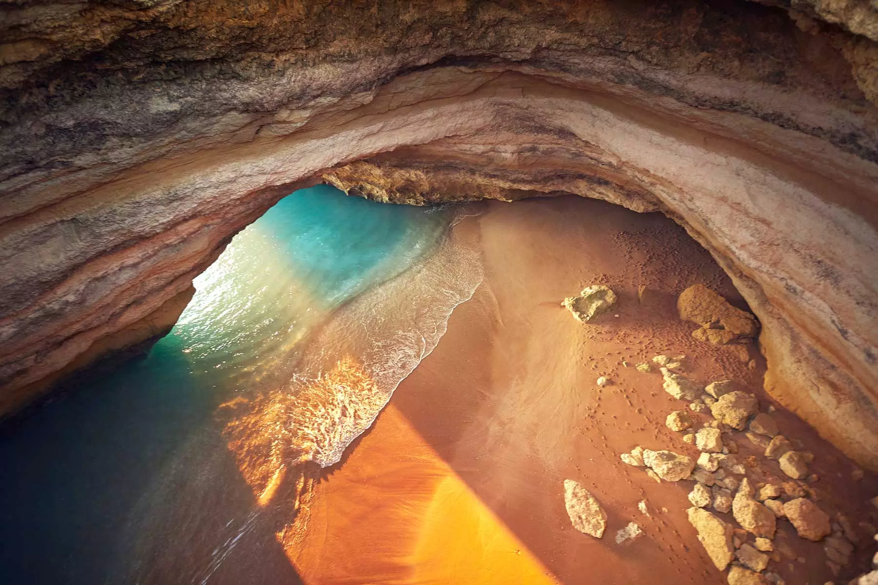 Pango la Benagil kutoka juu, Algarve Ureno.