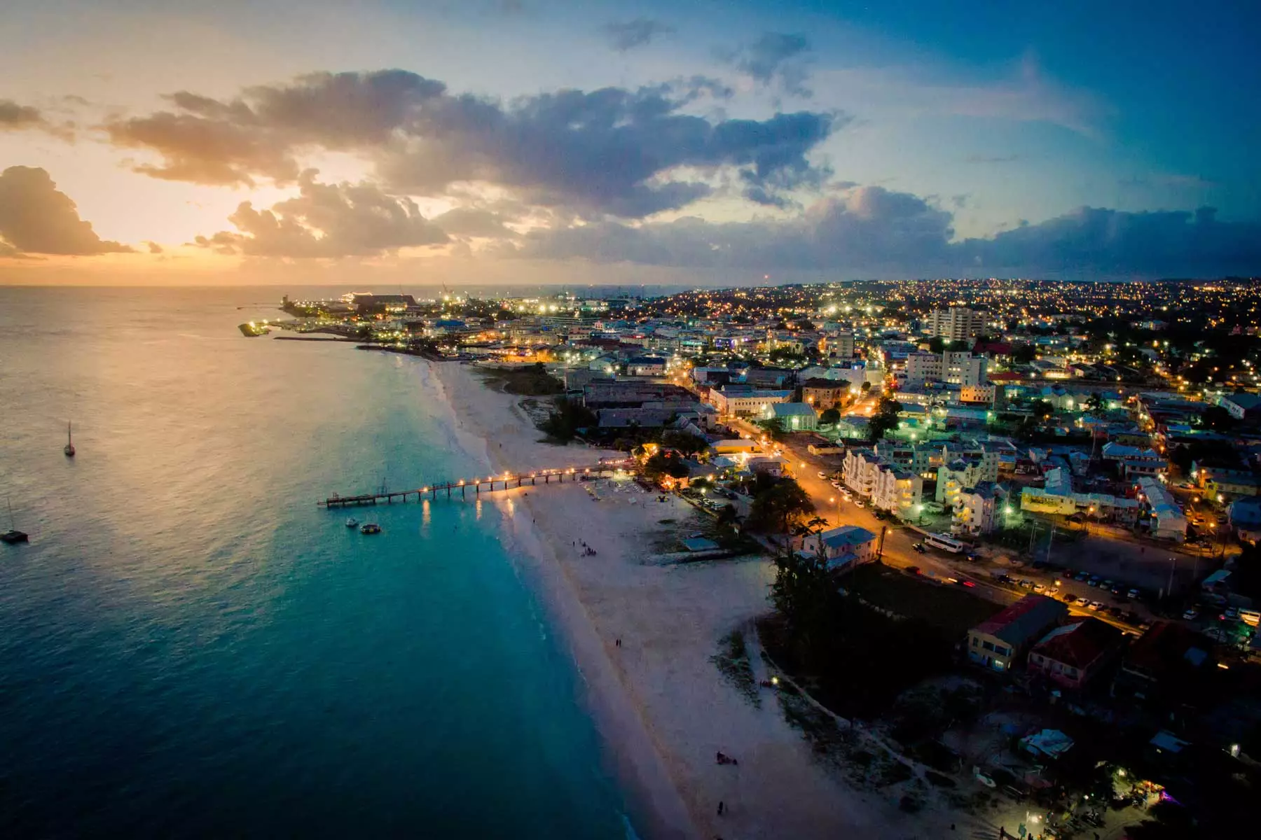 Sólsetur í Carlisle Bay, Barbados að horfa til Bridgetown