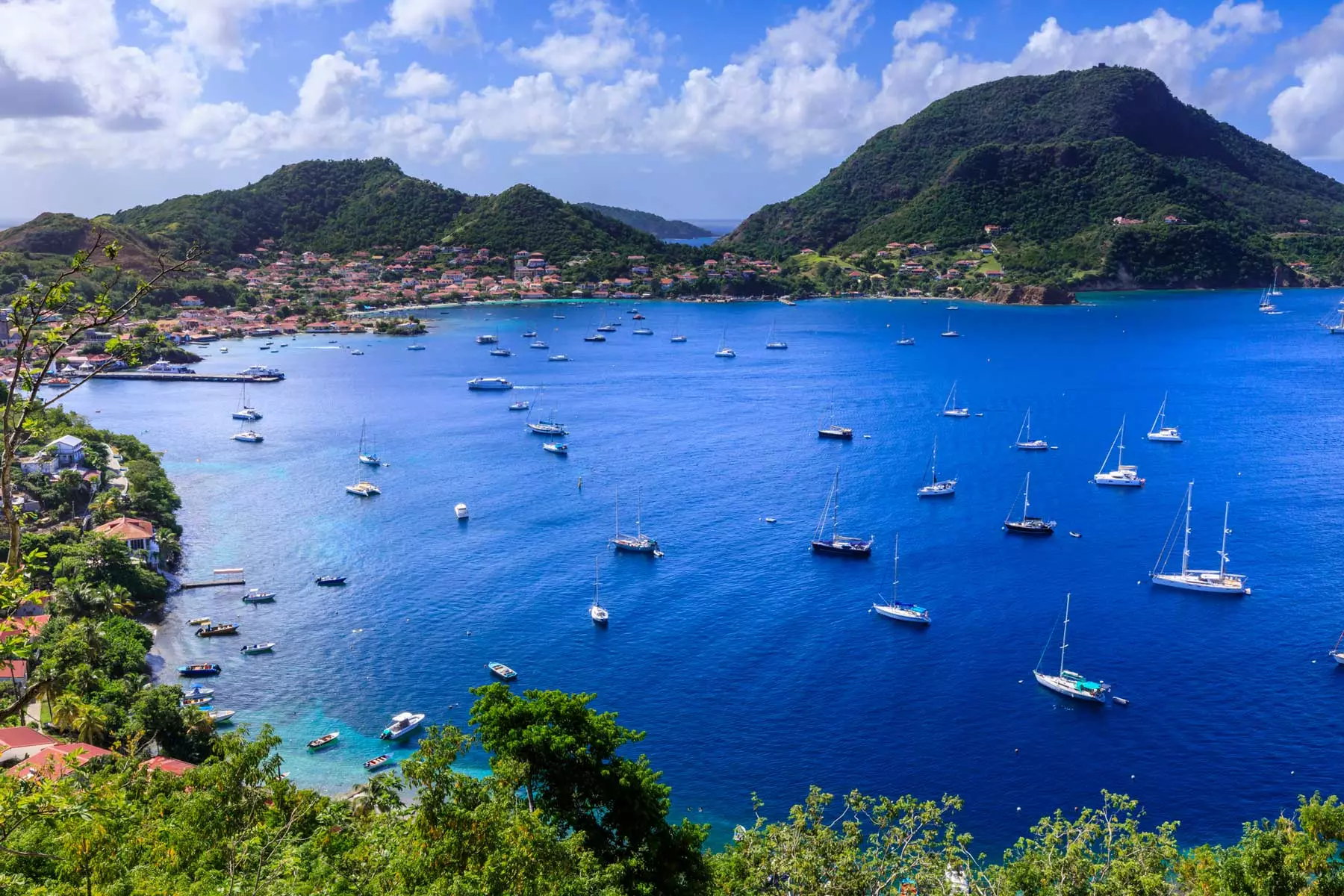 Hermosa bahía de Les Saintes desde Fort Napoleon, Bourg des Saintes, Terre de Haut, Iles Des Saintes, Guadalupe, Islas de Sotavento, Antillas, Caribe, América Central