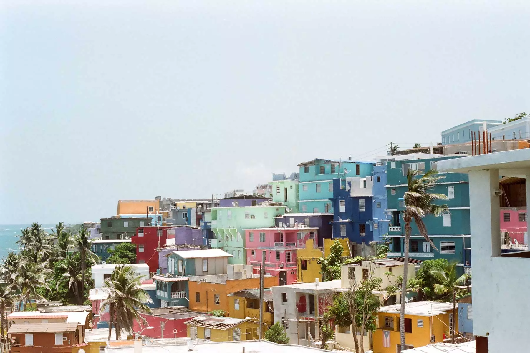 Oceanside saib ntawm lub nroog hauv San Juan, Puerto Rico