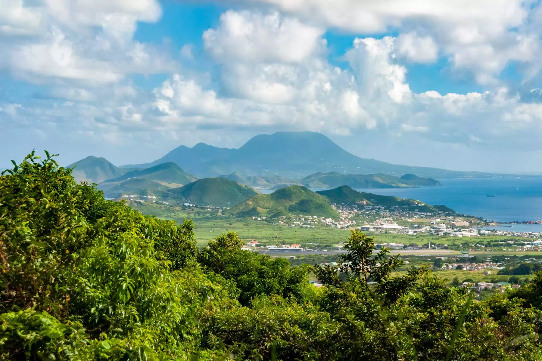 Vista aérea de la ciudad y la playa de St Kitts.