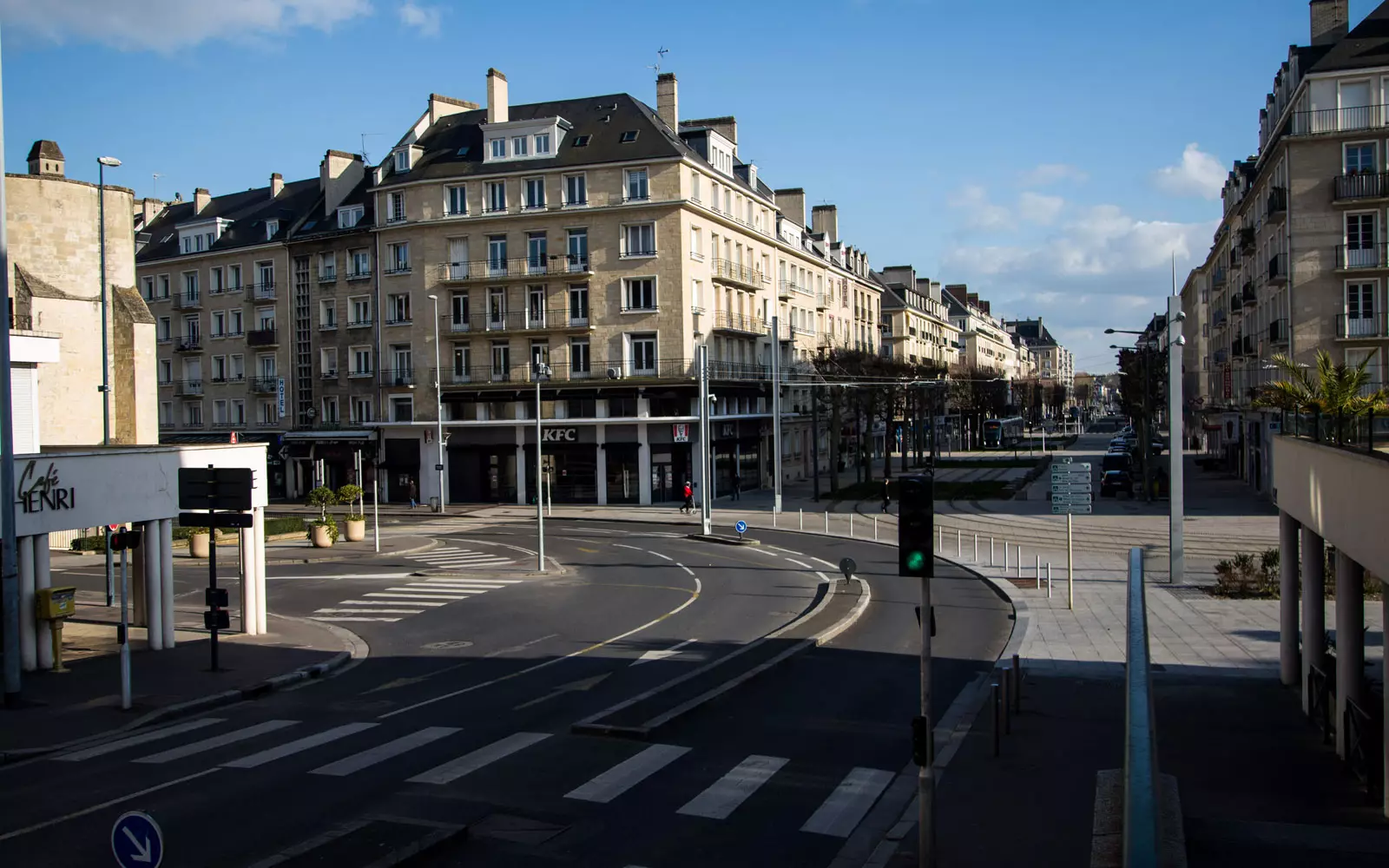 jalan lengang di Caen, Perancis