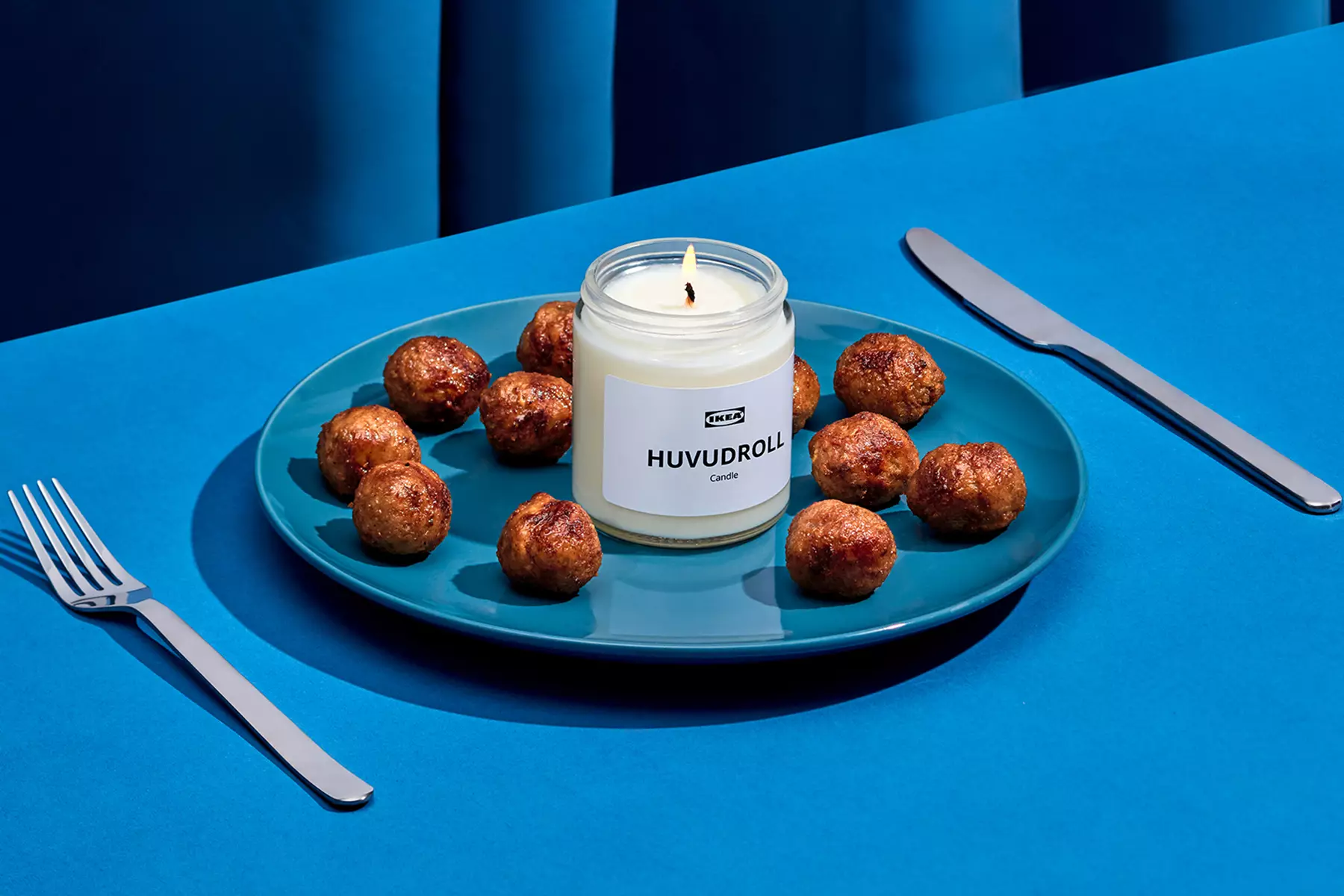 IKEA Limited Edition HUVUDROLL Lihapullan tuoksuinen kynttilä