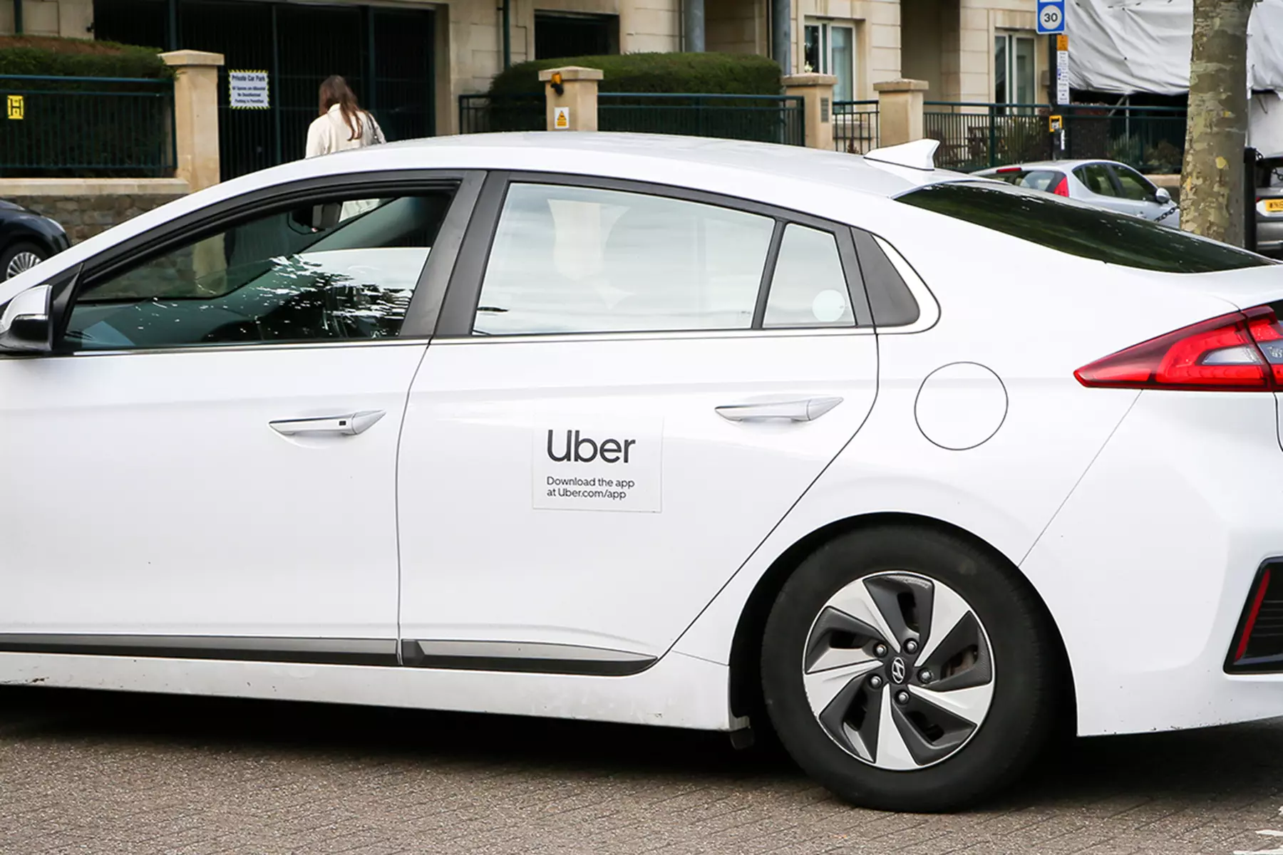 En UBER Auto gesinn geparkt op der Strooss zu Bristol