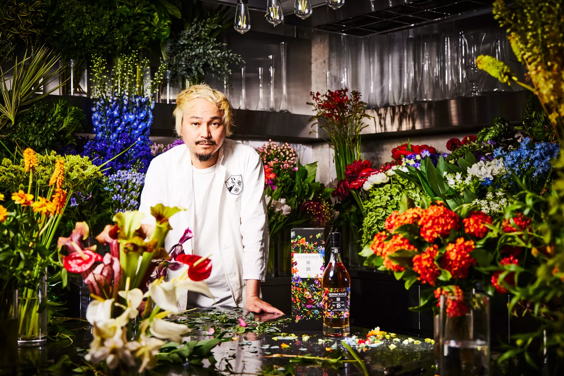 Blomsterkunstner, Azuma Mokoto samarbeider med Glenmorangie for et vakkert blomsterdesign på flasker med begrenset opplag