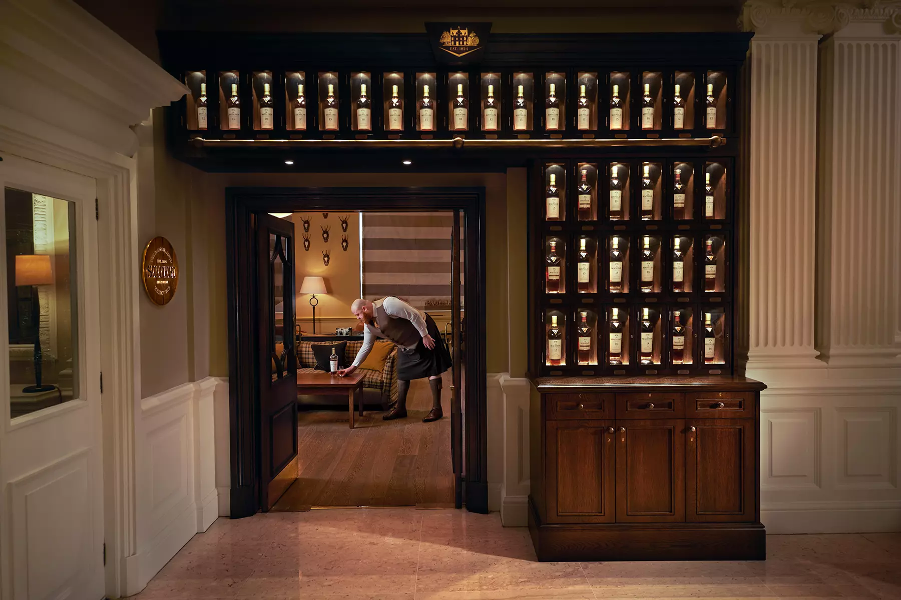 Зовнішній вигляд The Balmoral - Scotch Club Whisky Keep