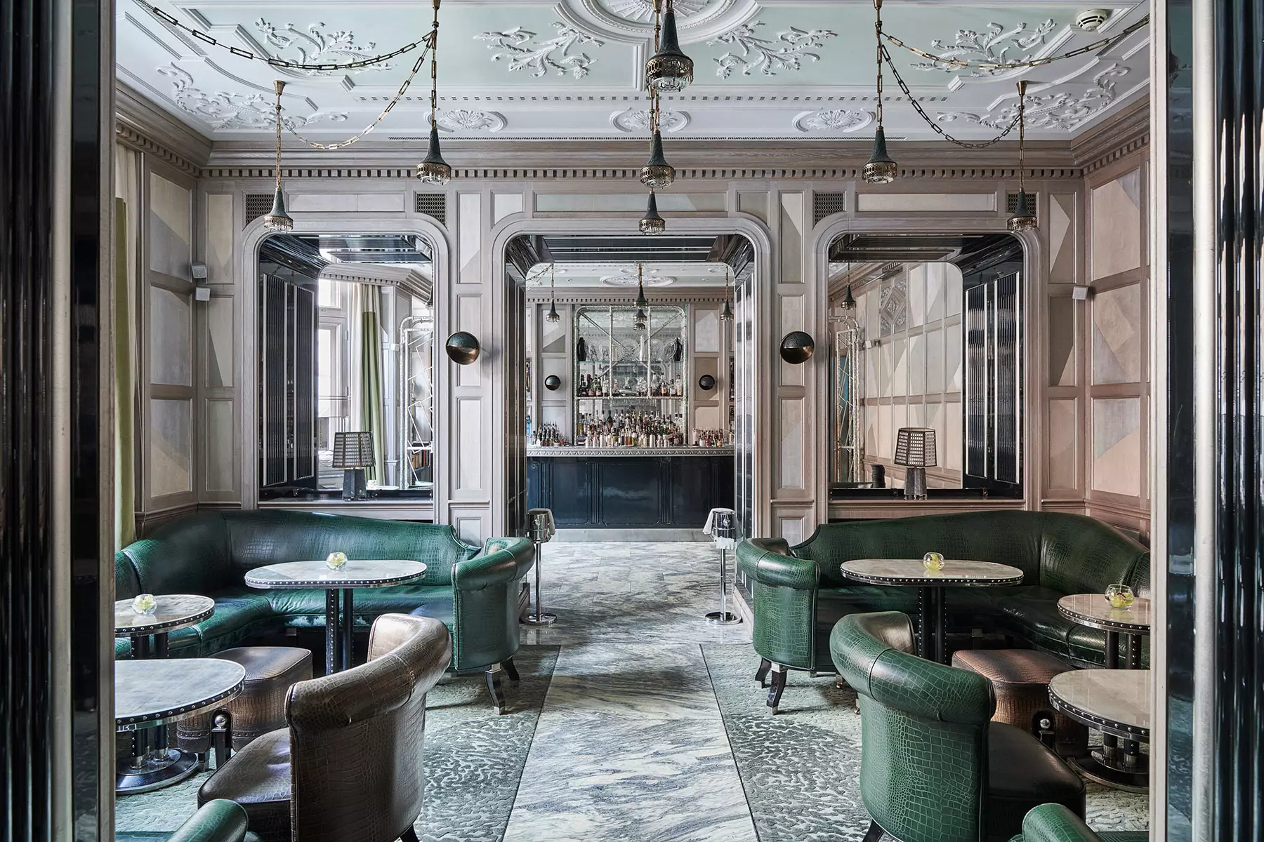 Interno del Connaught Bar