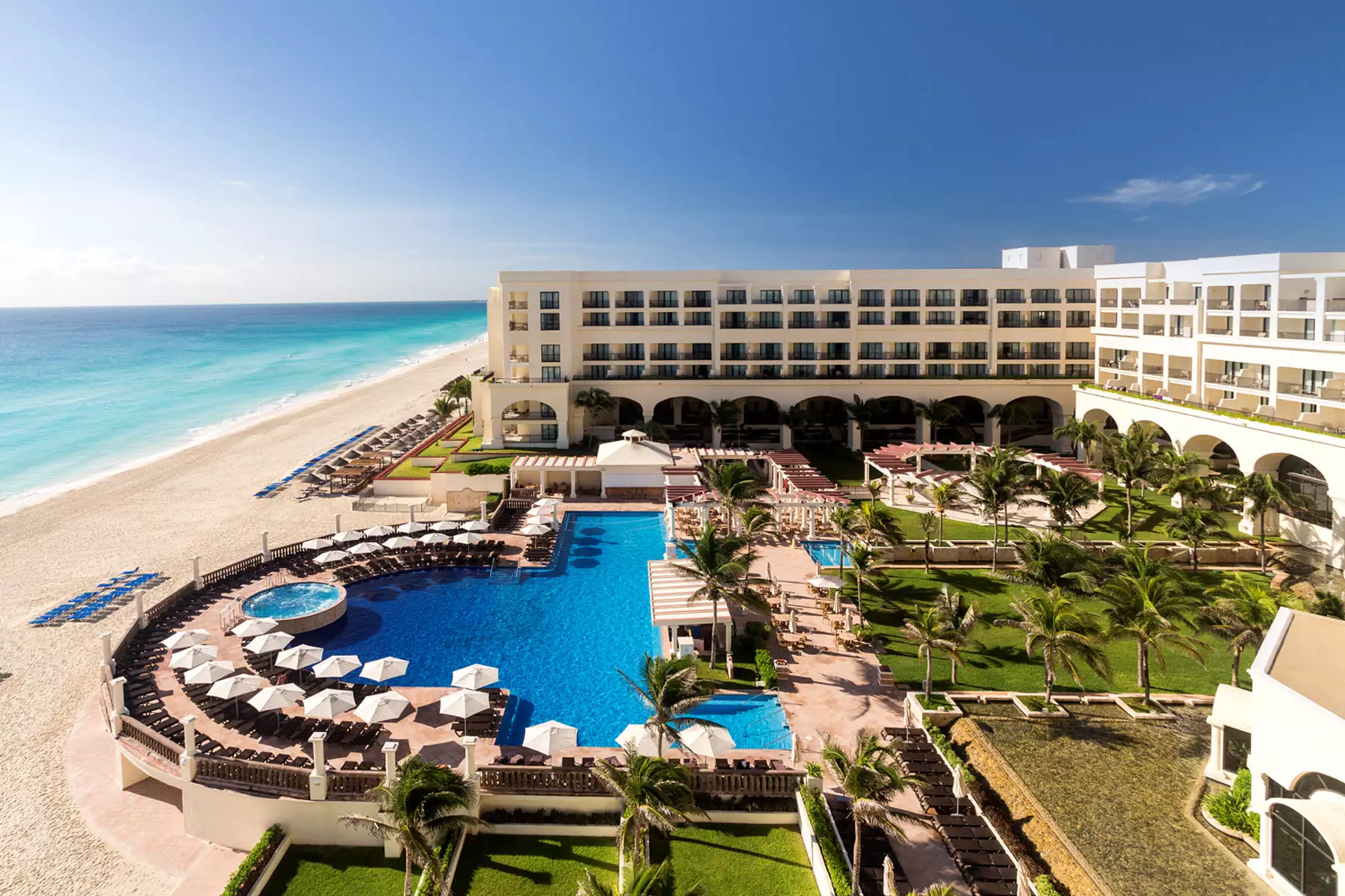 Basen i plaża w ośrodku Marriott Cancun?