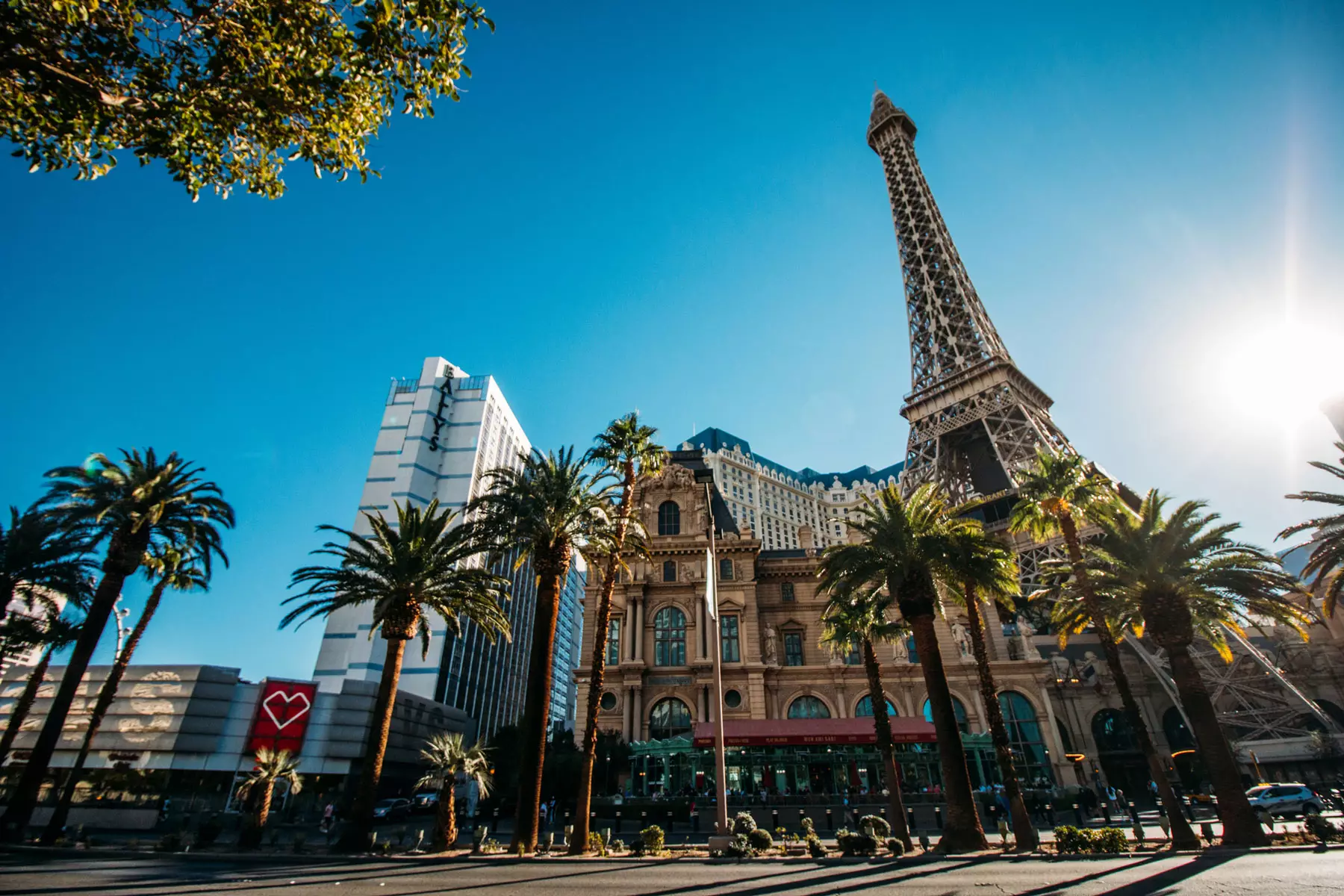 Paris Casino Eiffel Tower lori omi pẹlú The rinhoho ni Las Vegas, Nevada