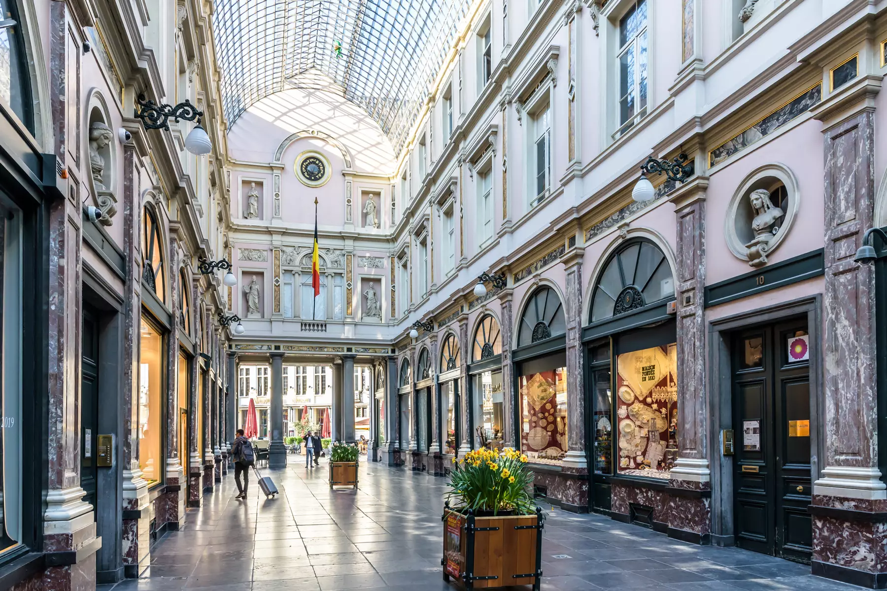 Entrée de la galerie du Roi dans les Galeries Royales Saint-Hubert à Bruxelles, Belgique.