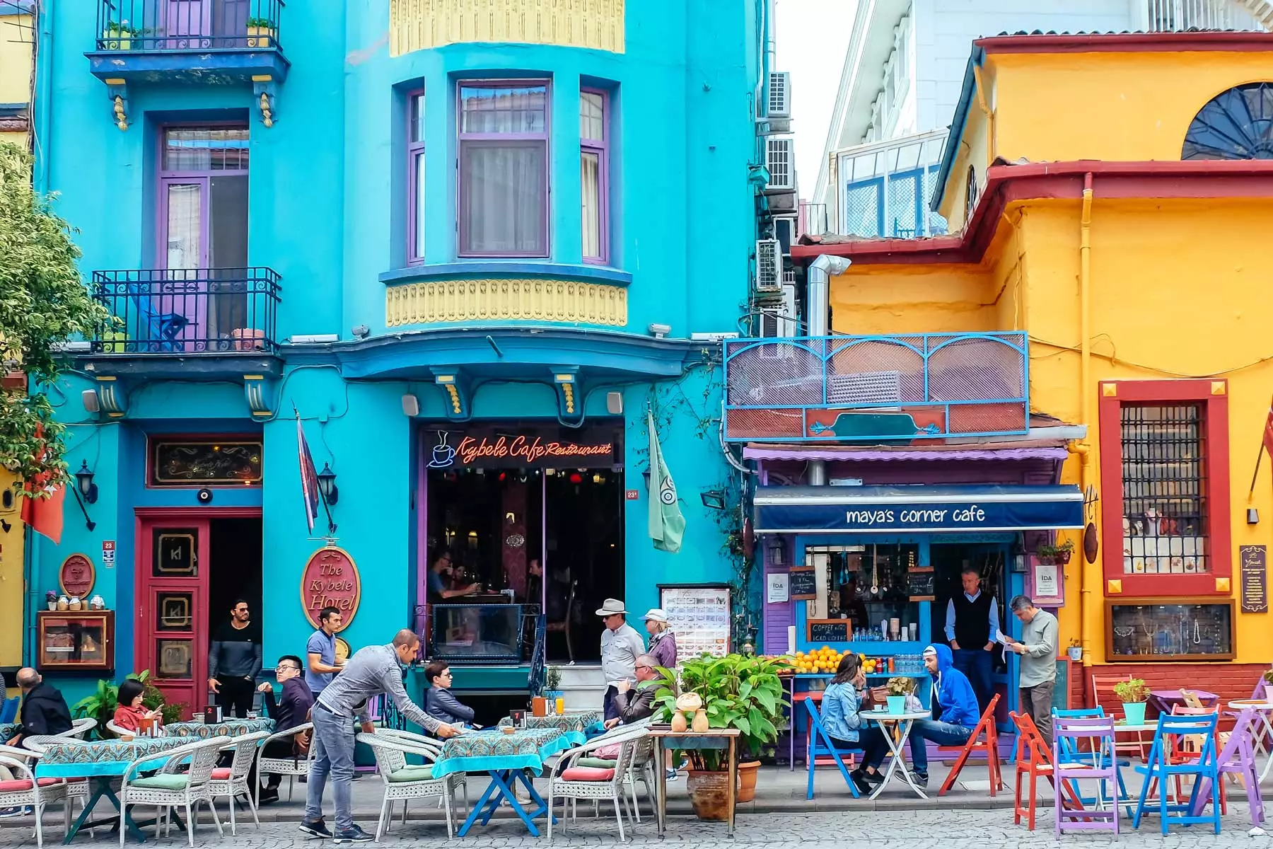 Gatvės kavinės Stambulo Sultanahmet rajone, Turkijoje