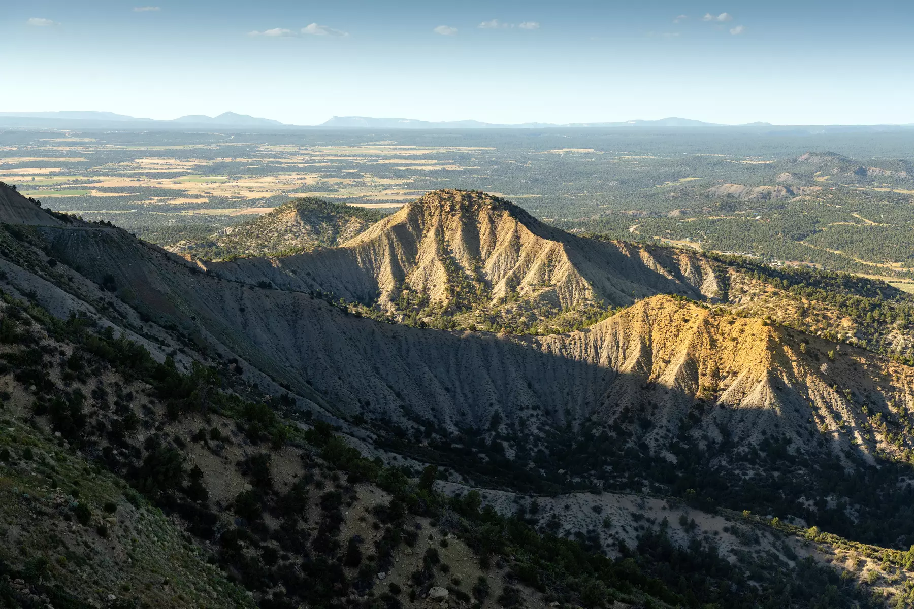 Kolorado ştatynyň Kortez, Mesa Verde milli seýilgähine barýan ýolda daglar