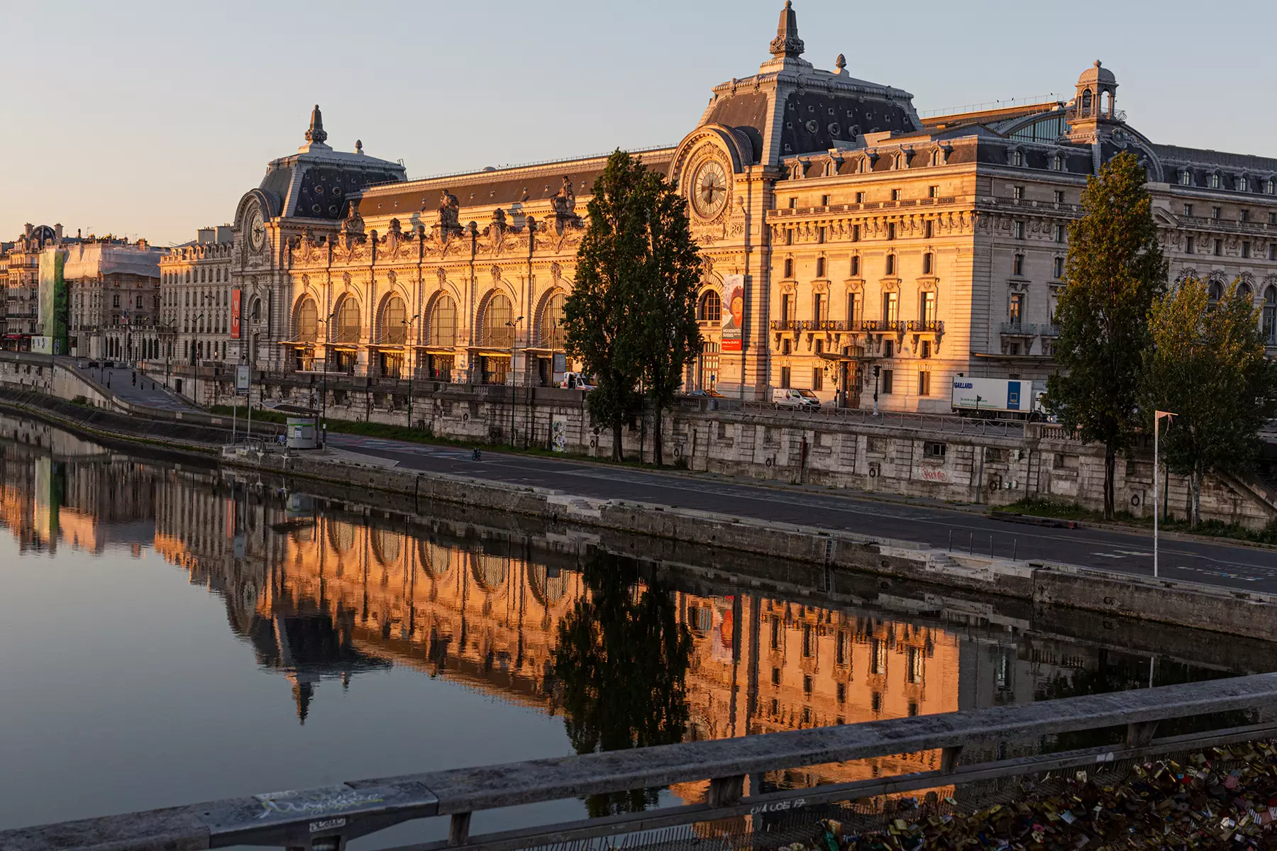 Uma visão geral do Museu Orsay em Paris, França