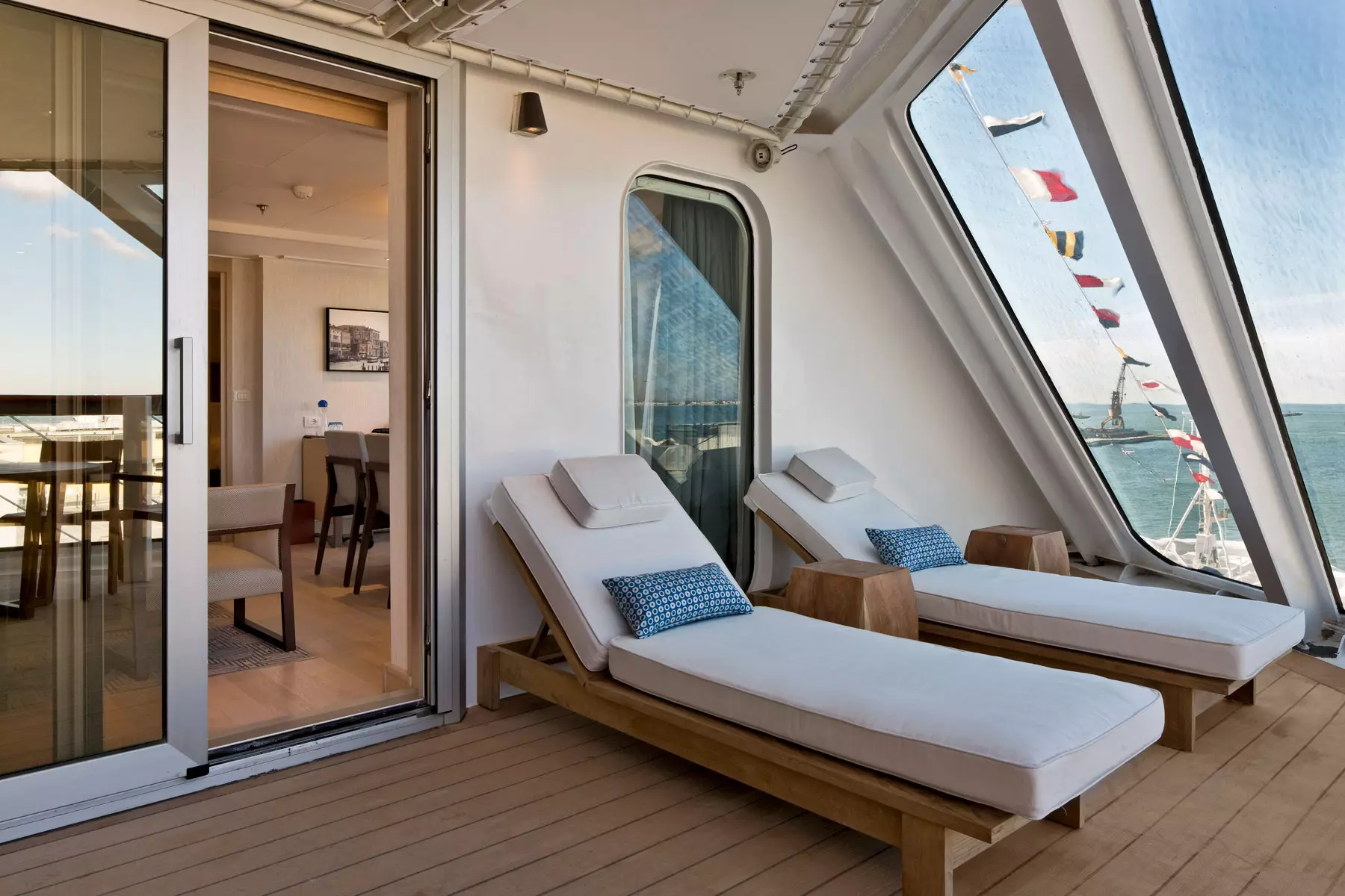 Veranda suite oo saaran markabka Viking ocean