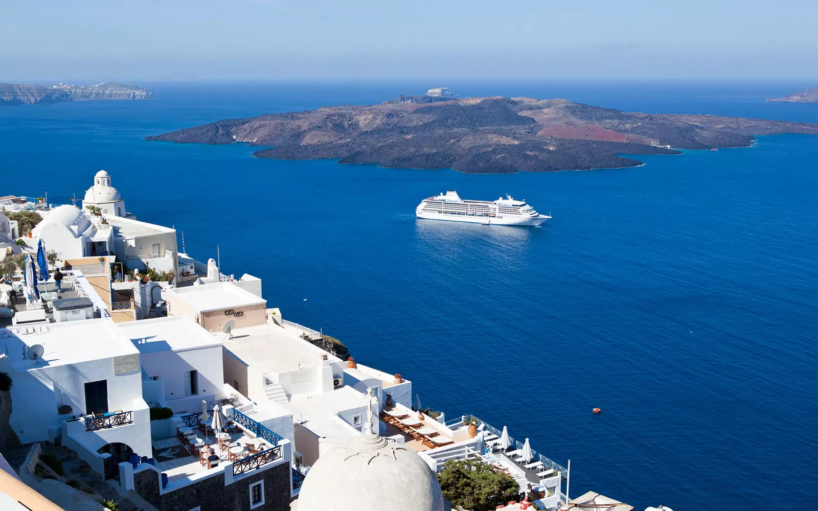 Regent Seven Seas Mariner en Santorino, Grekio