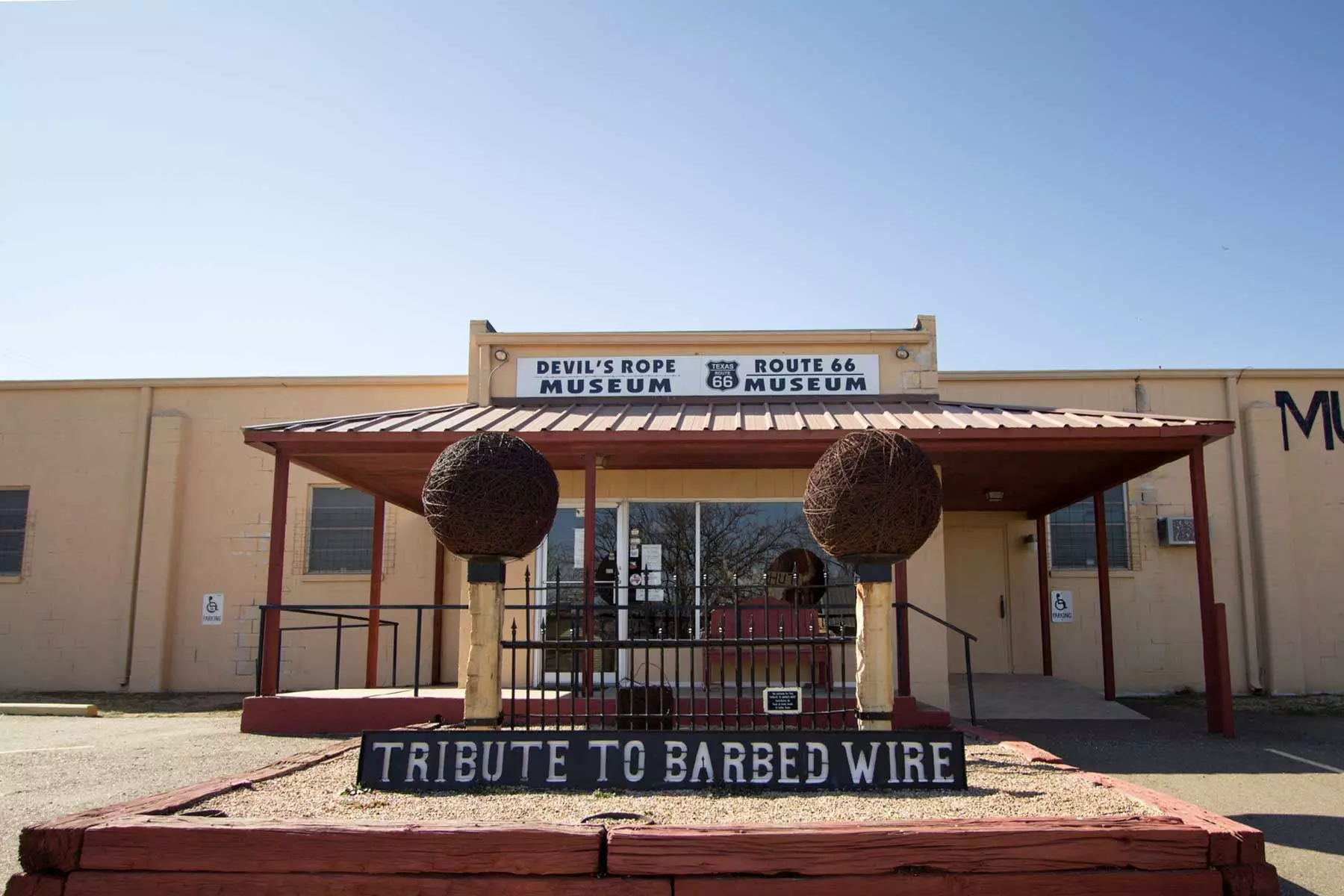 Ausserhalb vum Devils Rope a Route 66 Musée zu McLean Tx