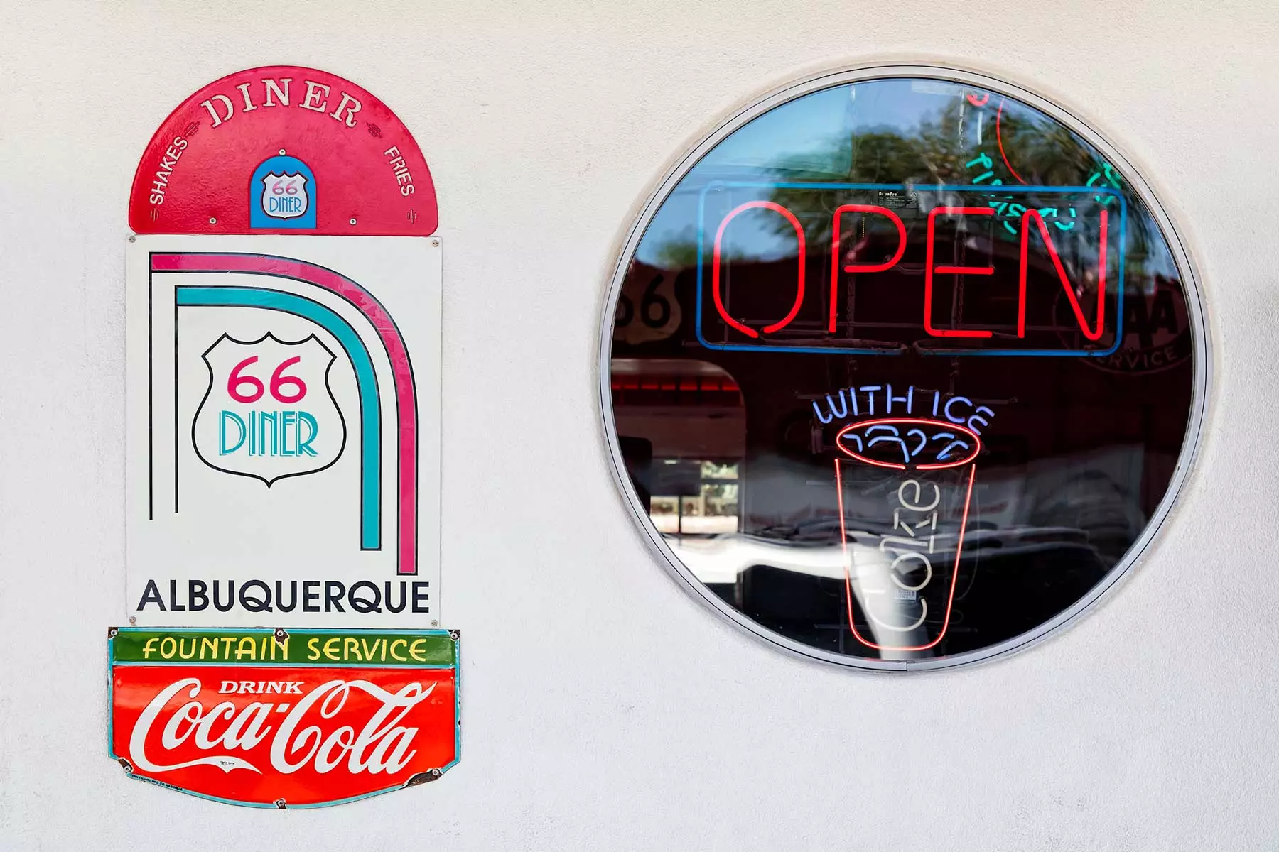 Gaya 50-an di Route 66 yang bersejarah, terletak di Central Avenue, dekat dengan Downtown