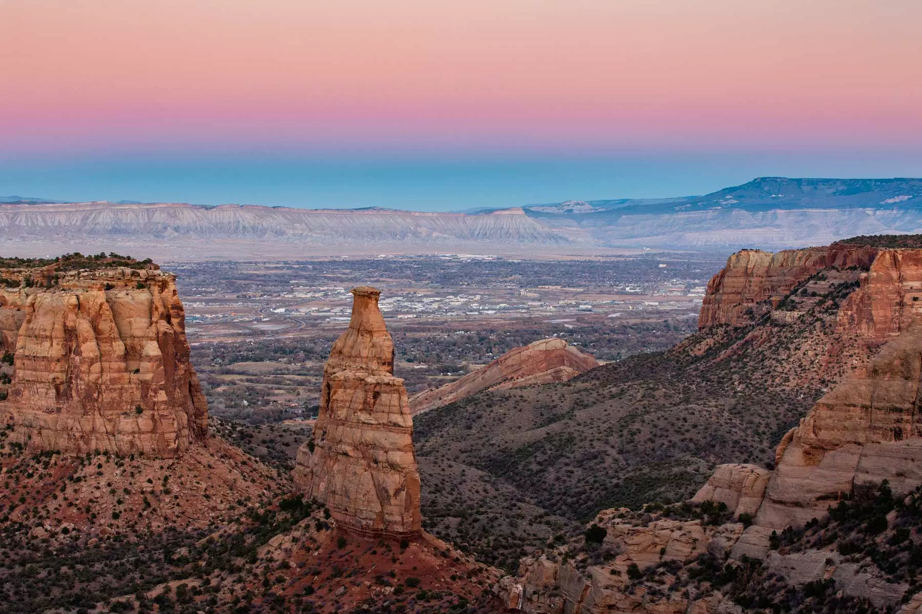 O le Faamanatuga o le Tutoatasi o se tasi lea o fausaga sili ona lauiloa ma iloa i Colorado National Monument latalata i Grand Junction, Colorado.