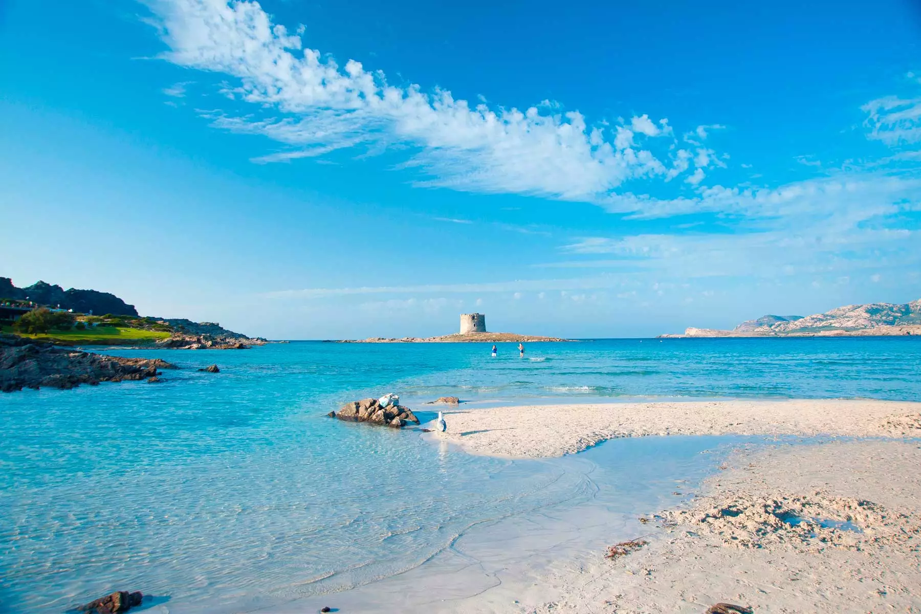 La Pelosa Beach und La Pelosa Tower auf Stintino, Nordsardinien, Italien