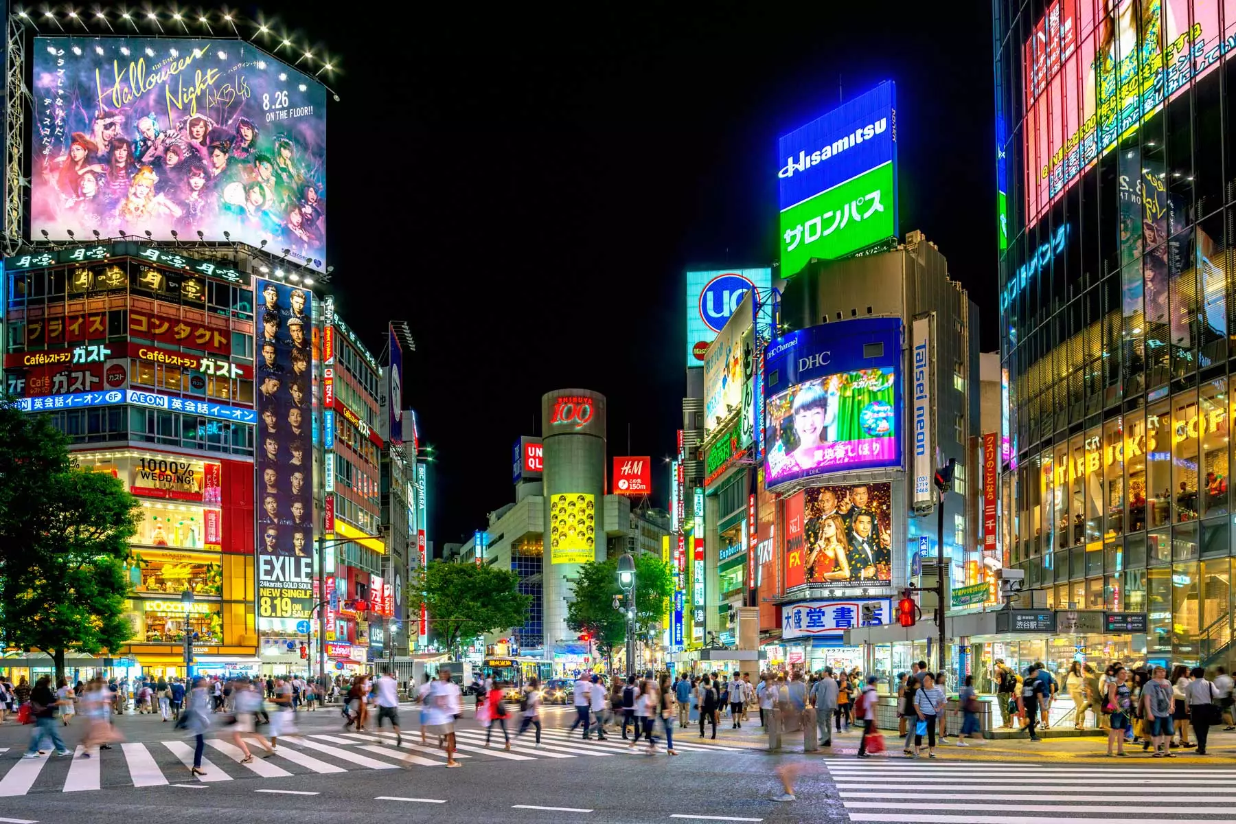 Претъпкан прелез на Шибия през нощта в Токио, Япония, беше избран за един от най-добрите градове в света