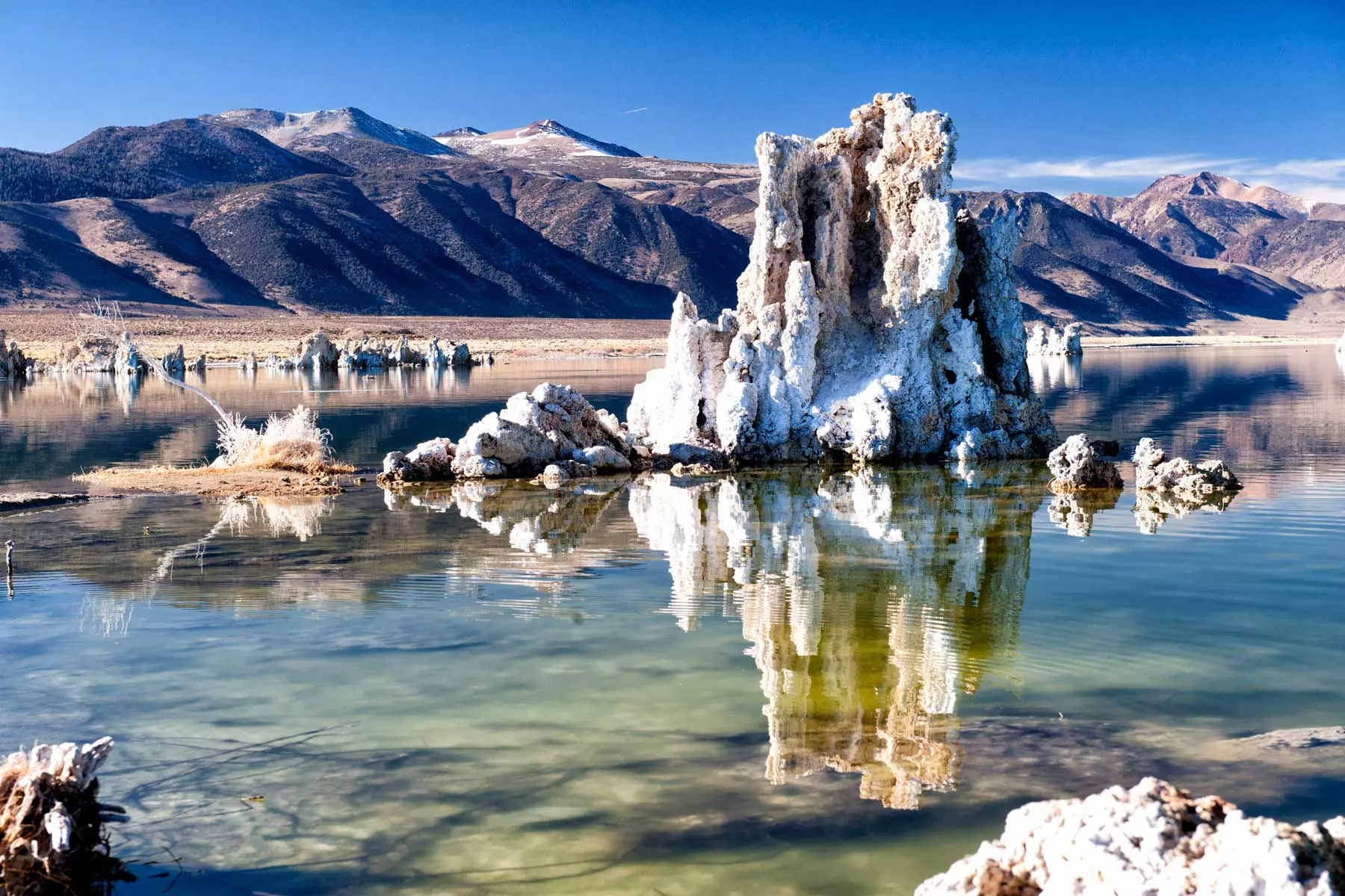 ကယ်လီဖိုးနီးယားရှိ Mono Lake တွင် Tufa