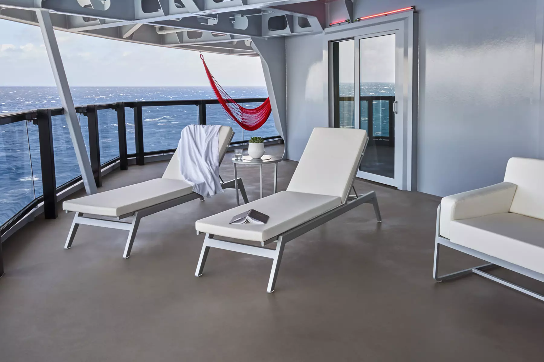 Cheeky Corner Suite, Exterior on the Scarlet Lady ដោយ Virgin Voyages