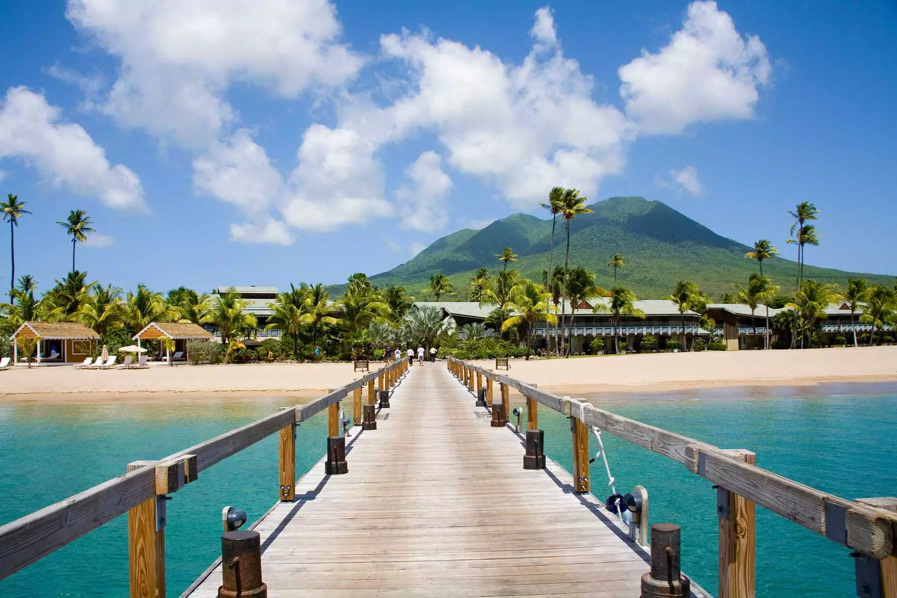 Der Pier am Strand von Pinney, Nevis