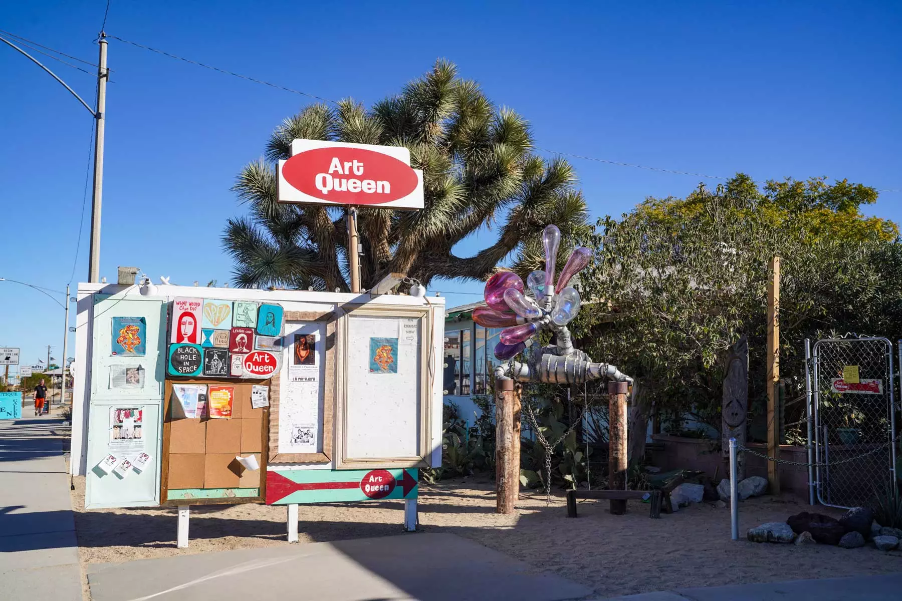 Signage pikeun Art Queen di Joshua Tree, California