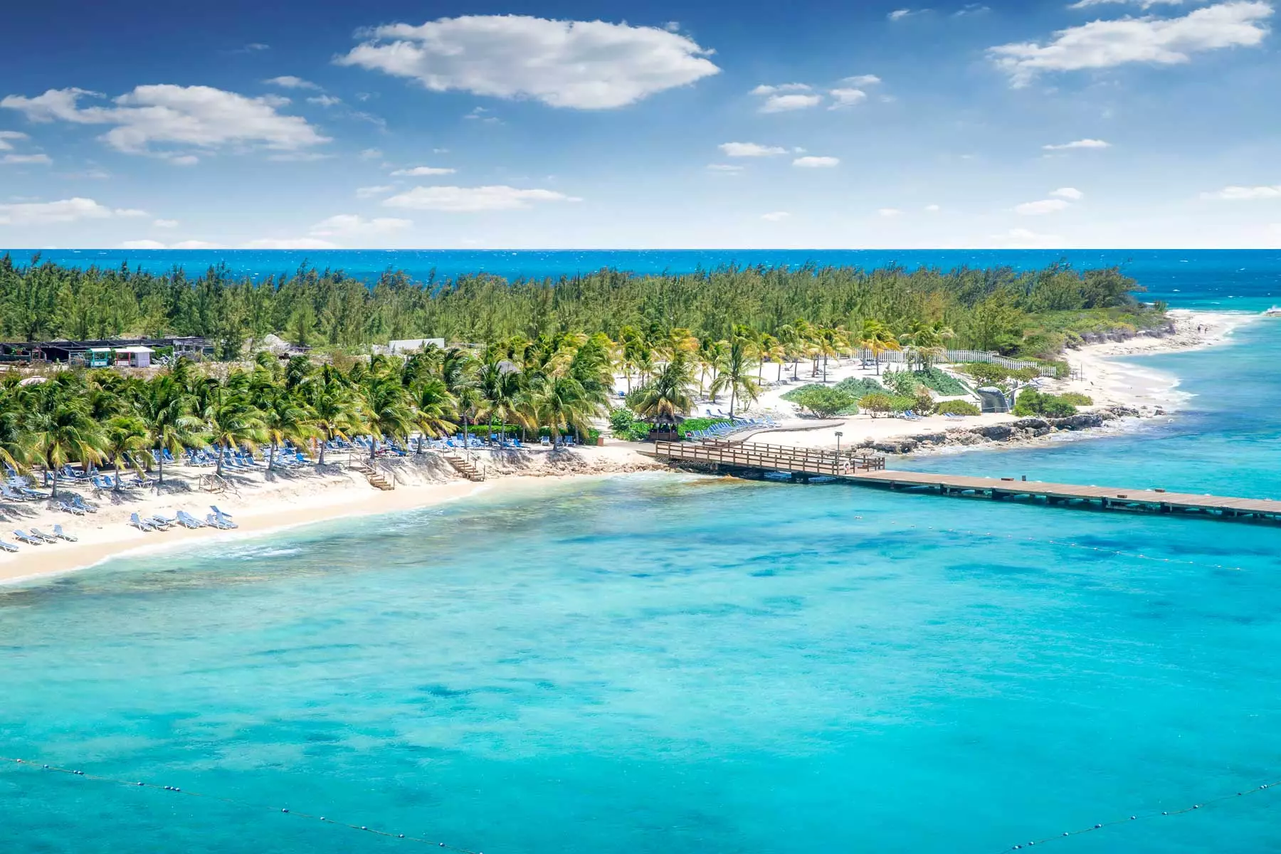 Mawonekedwe amlengalenga a gombe la Grand Turk Island, Turks & Caicos